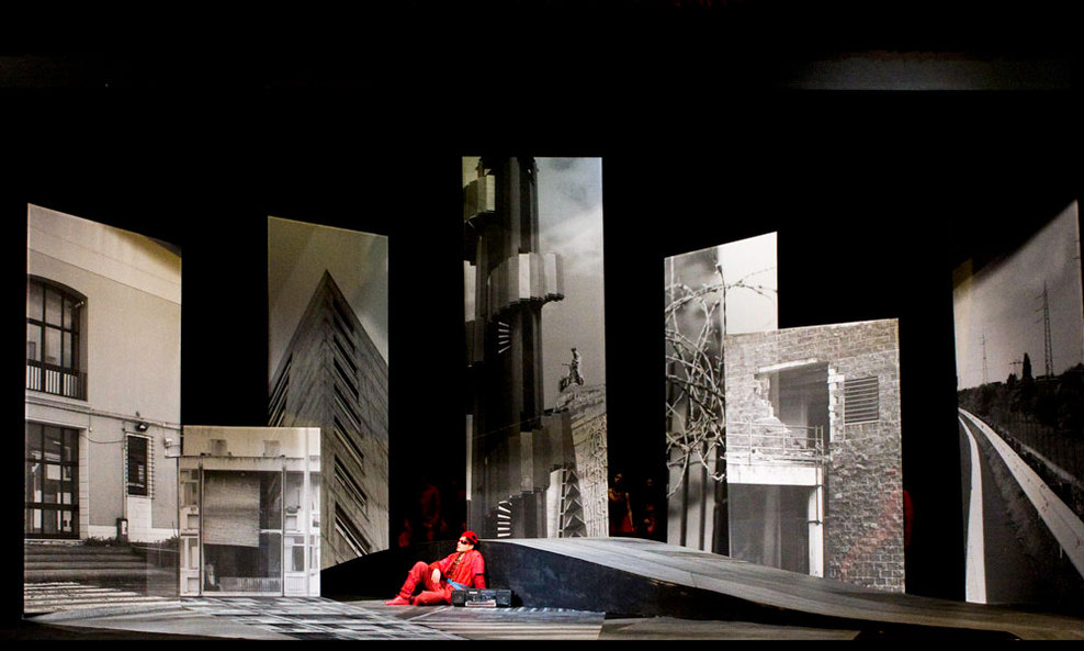 Scenografia dello spettacolo “Cavalleria Rusticana”, Teatro Stabile di ...