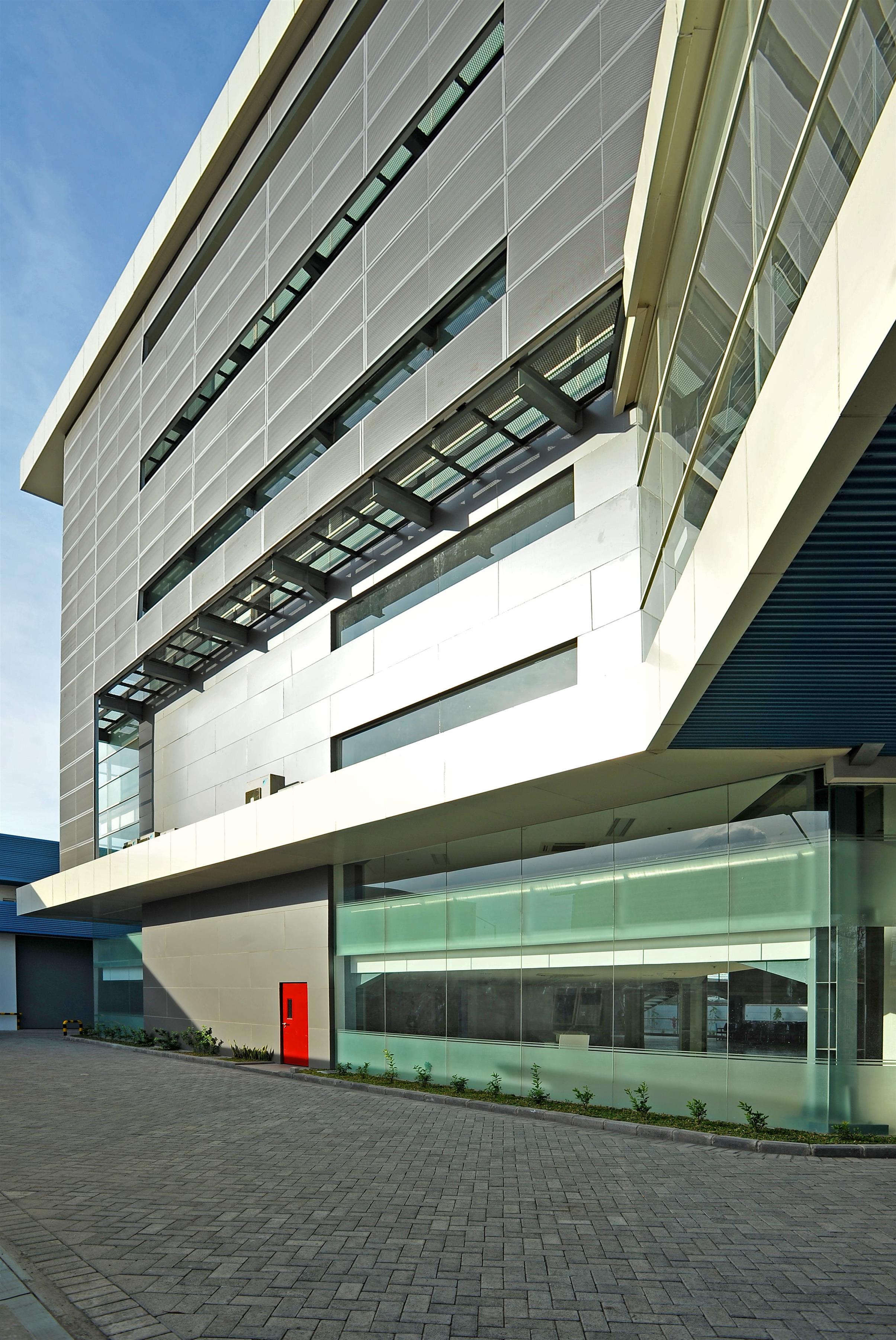 DAF Showroom by Archimetric - Architizer