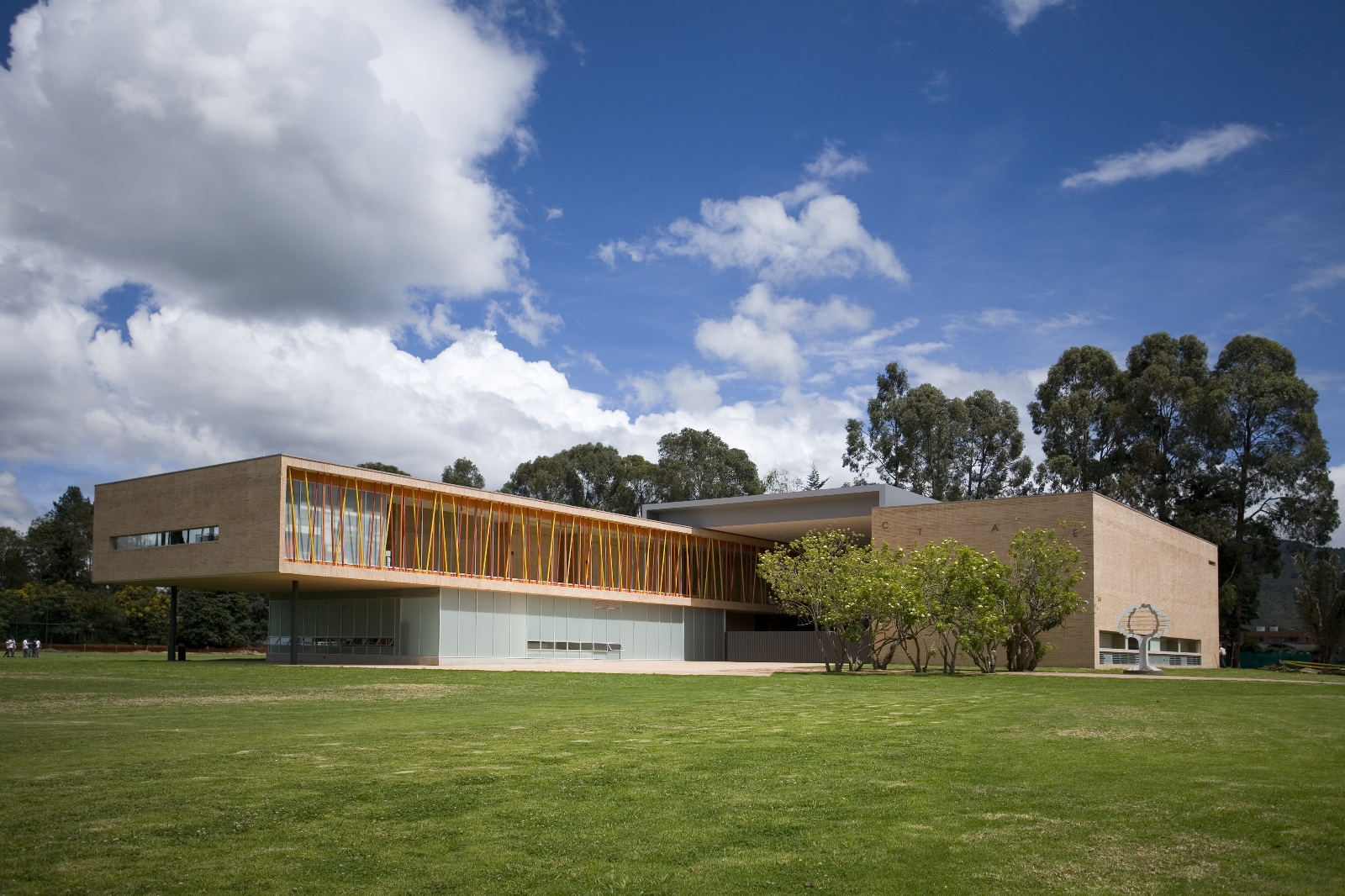 LOS NOGALES SCHOOL ARTS CENTER by DANIEL BONILLA ARQUITECTOS - Architizer