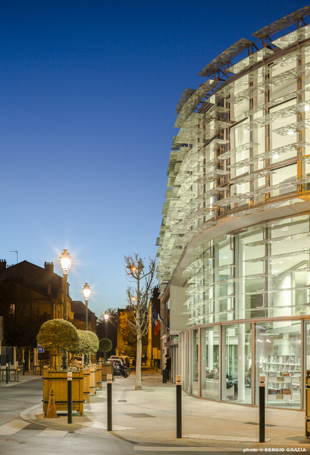 cultural center - printed glass wall by Richard + Schoeller Architectes ...