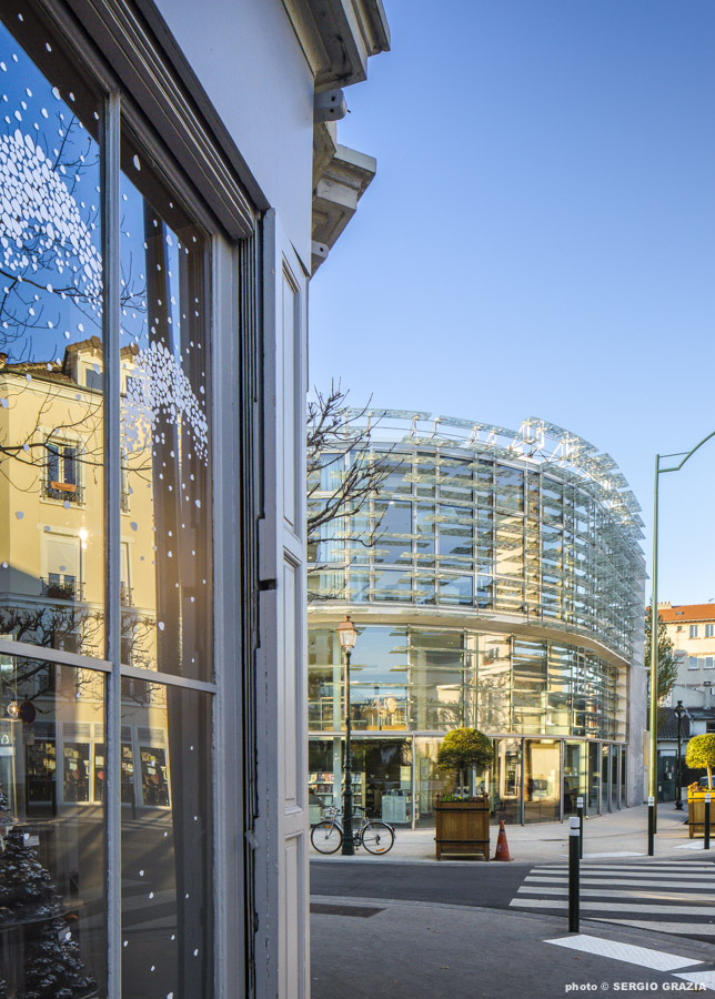 cultural center - printed glass wall by Richard + Schoeller Architectes ...