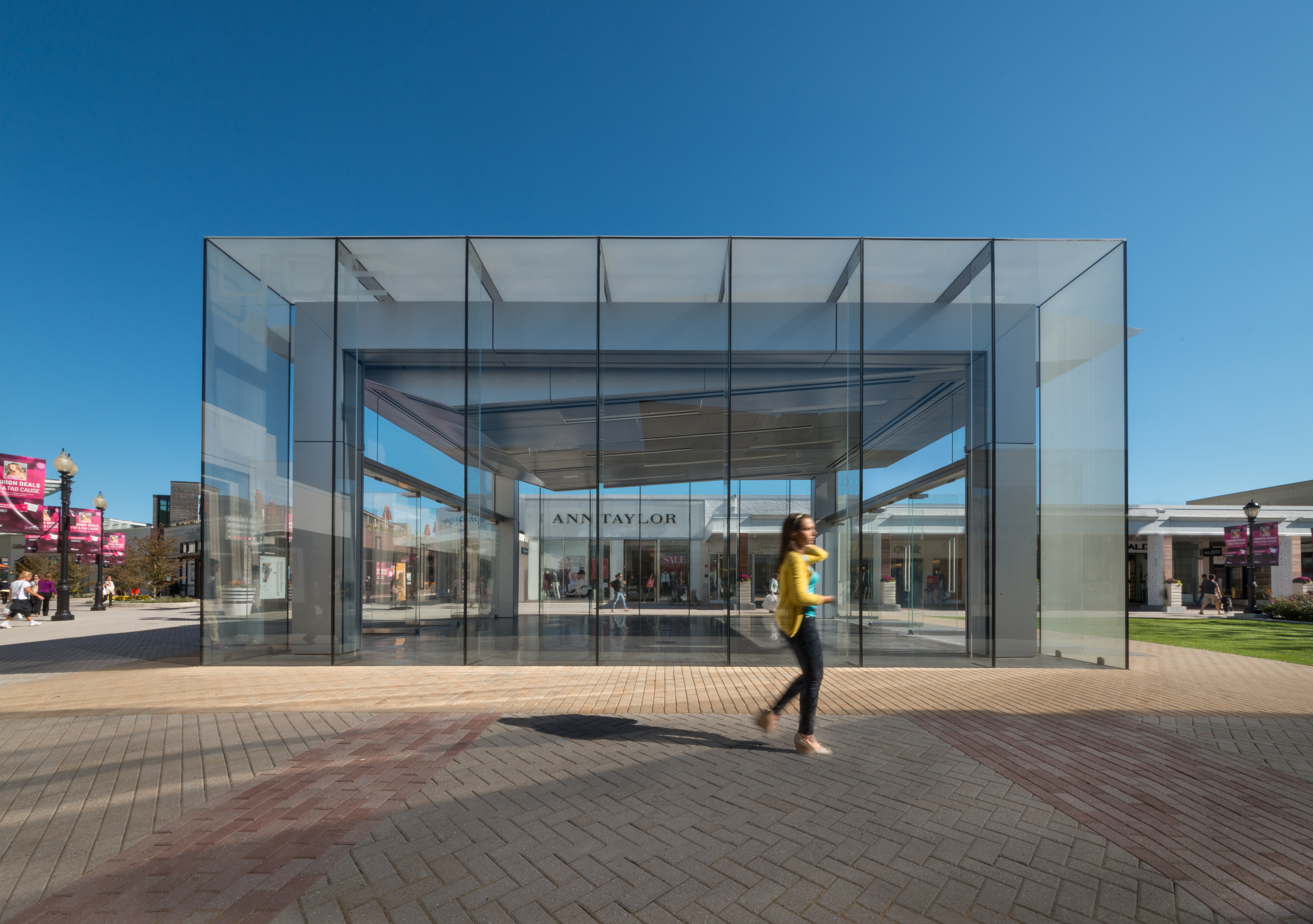 Westfield Old Orchard Glass Cube by JGMA - Architizer