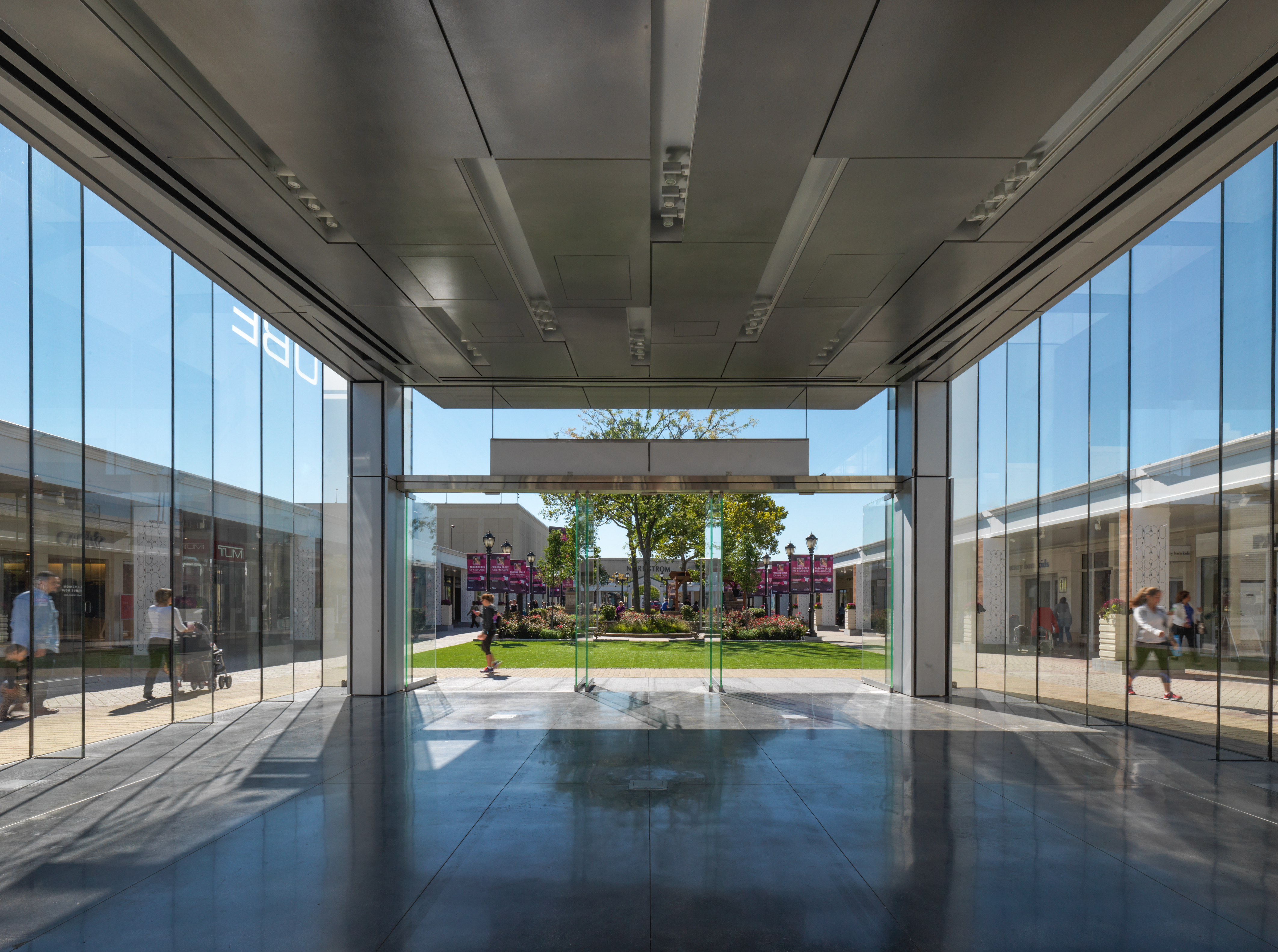 Westfield Old Orchard Glass Cube by JGMA - Architizer