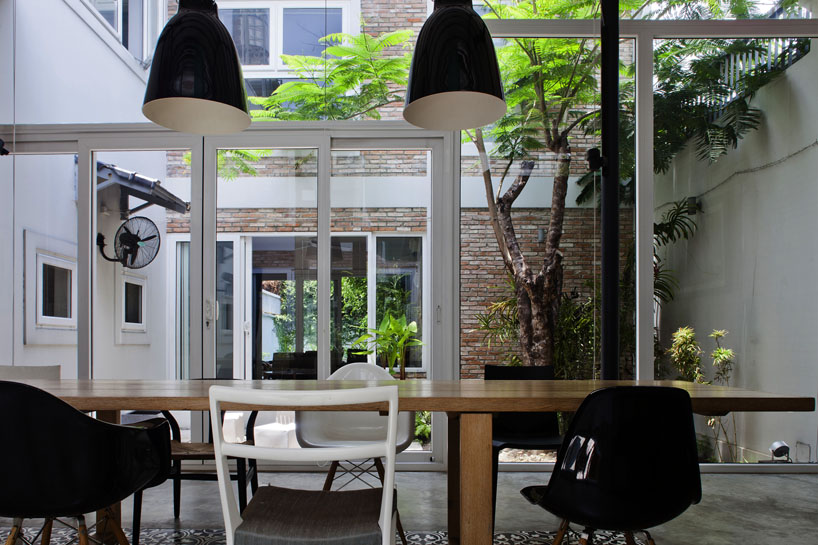 Sustainable House " Modern Tube House " by MINHTRAN & ASSOCIATES (MT&A ...