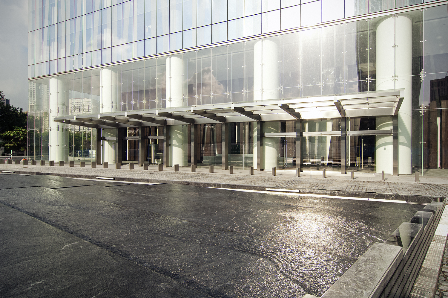 The Zuellig Building by Skidmore, Owings & Merrill (SOM) - Architizer