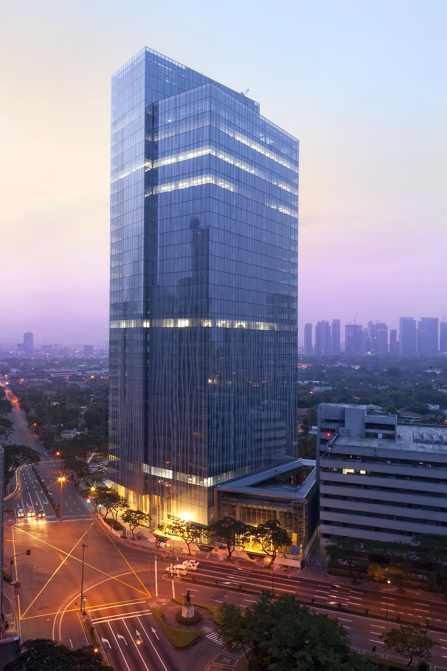 The Zuellig Building by Skidmore, Owings & Merrill (SOM) - Architizer