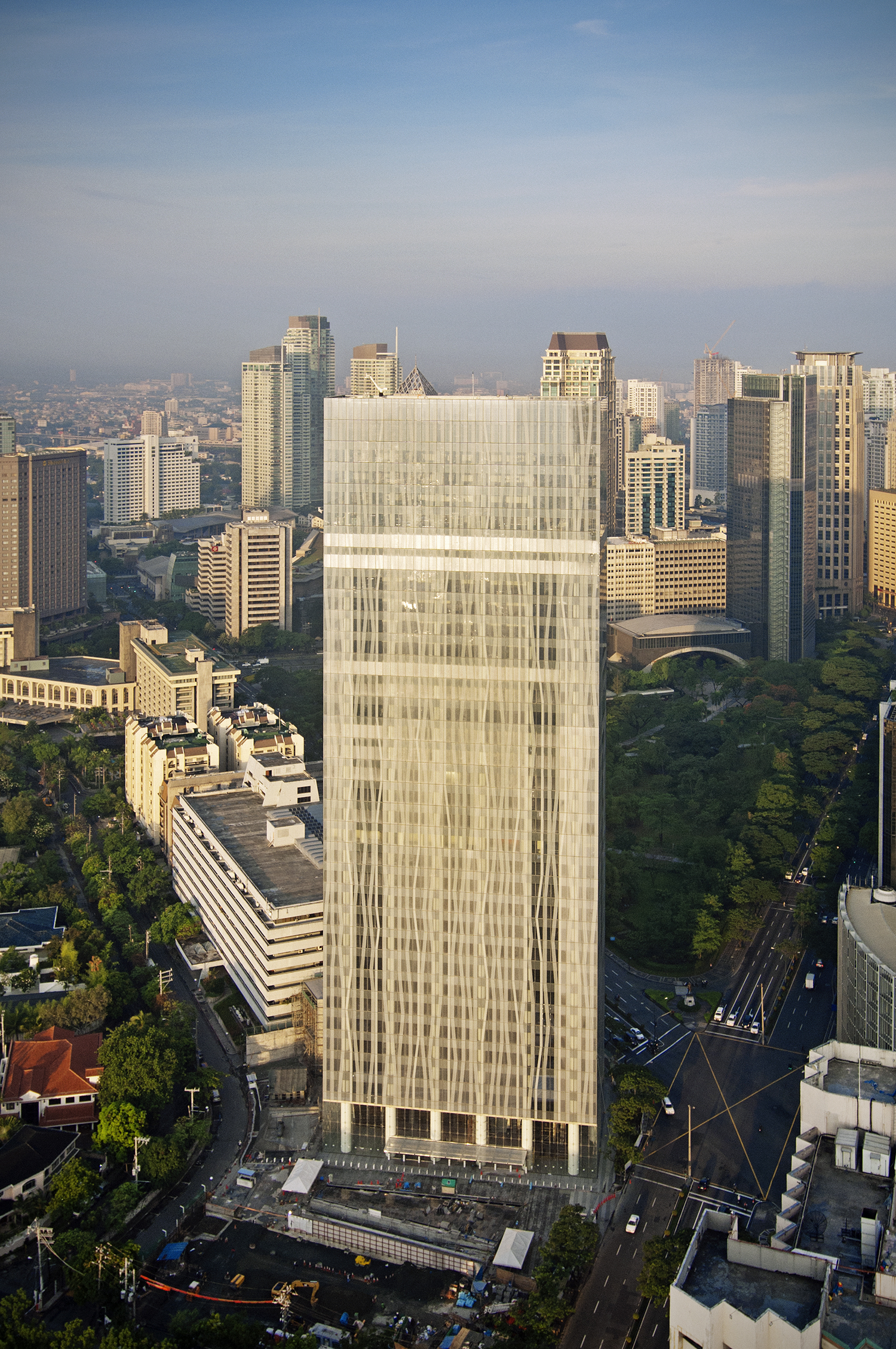 The Zuellig Building by Skidmore, Owings & Merrill (SOM) - Architizer