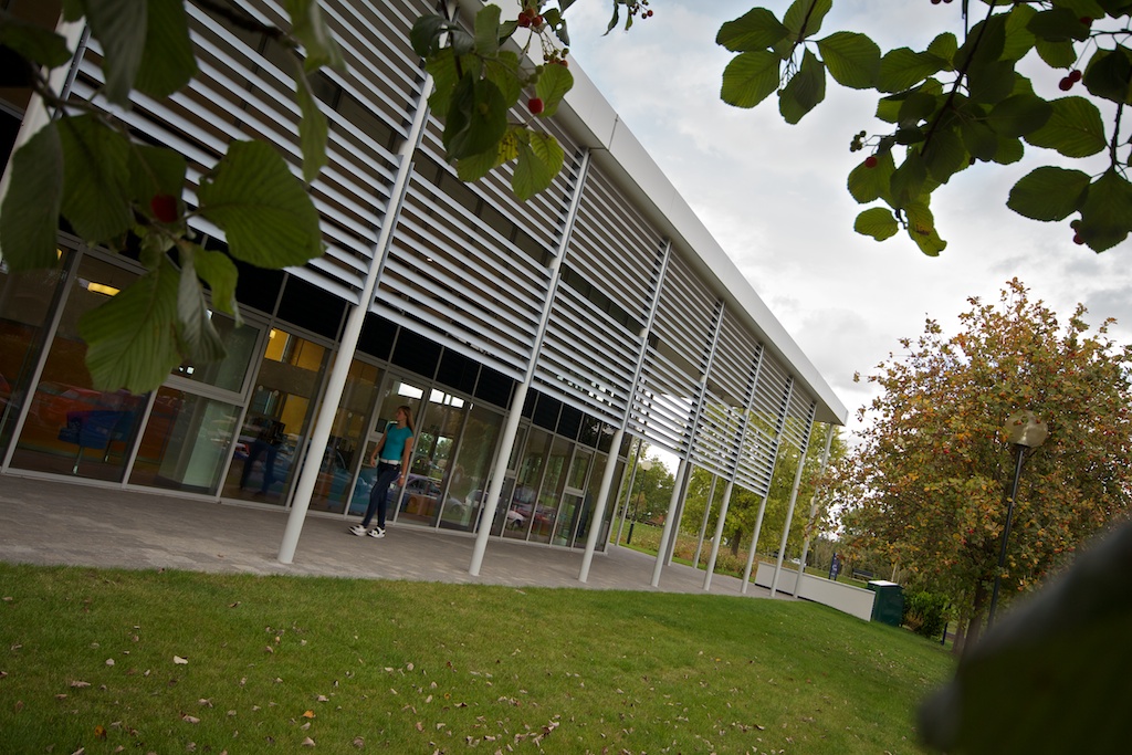 The Riverside Building, University of Worcester by KKE Architects Ltd ...