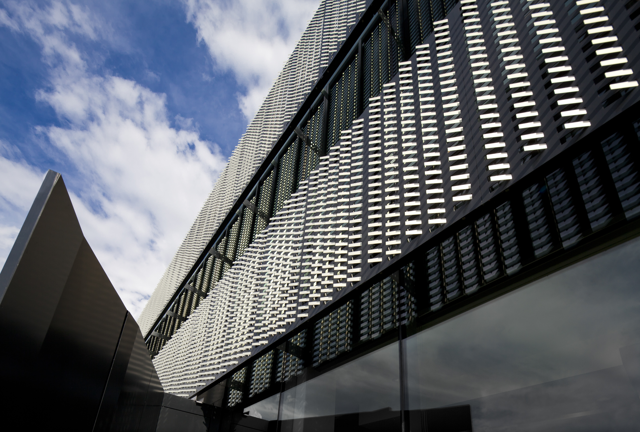 Pfizer Canada inc., Headquarters in Kirkland by Menkès Shooner Dagenais ...