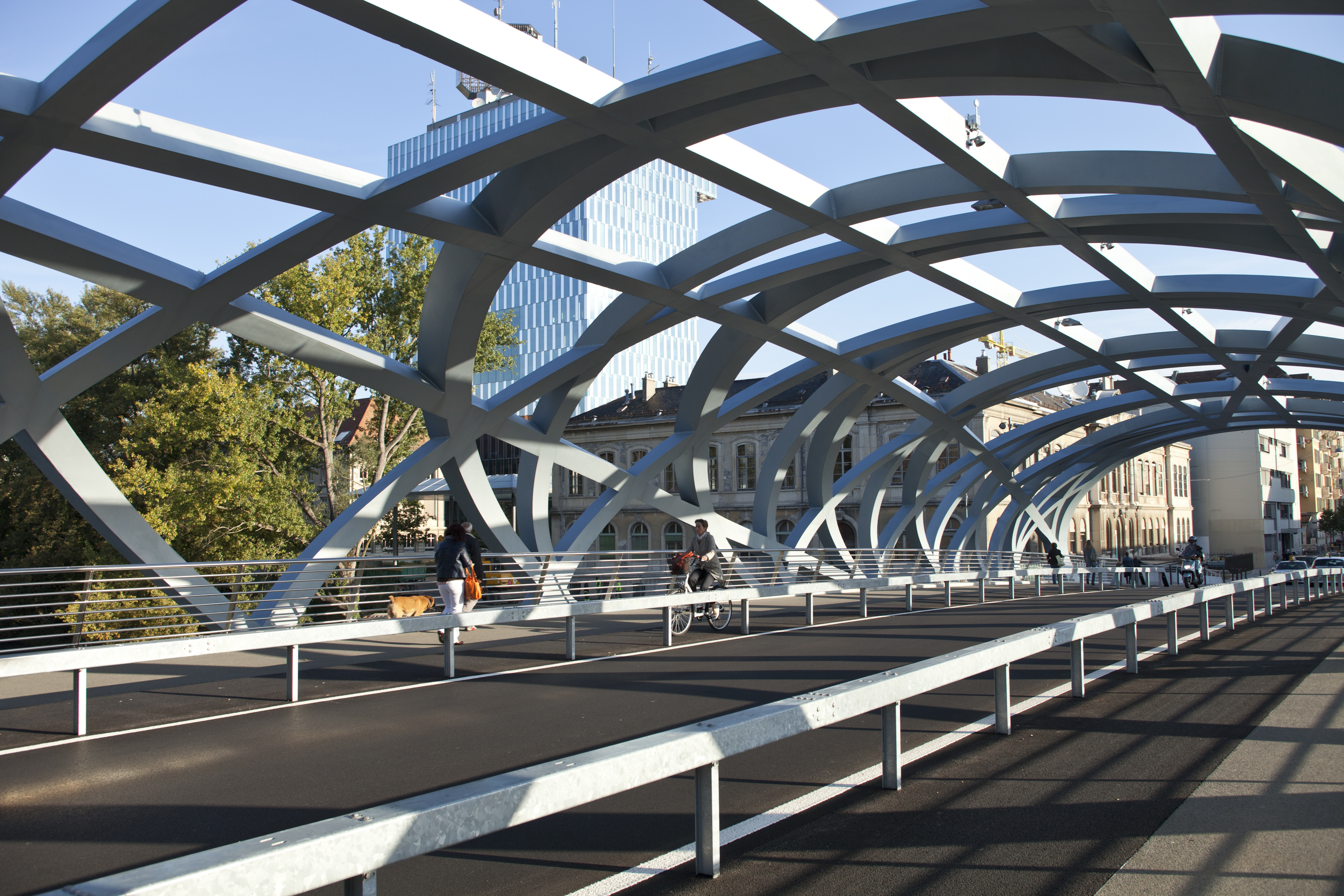 Hans-Wilsdorf Bridge by atelier d'architecture Brodbeck-Roulet sa ...