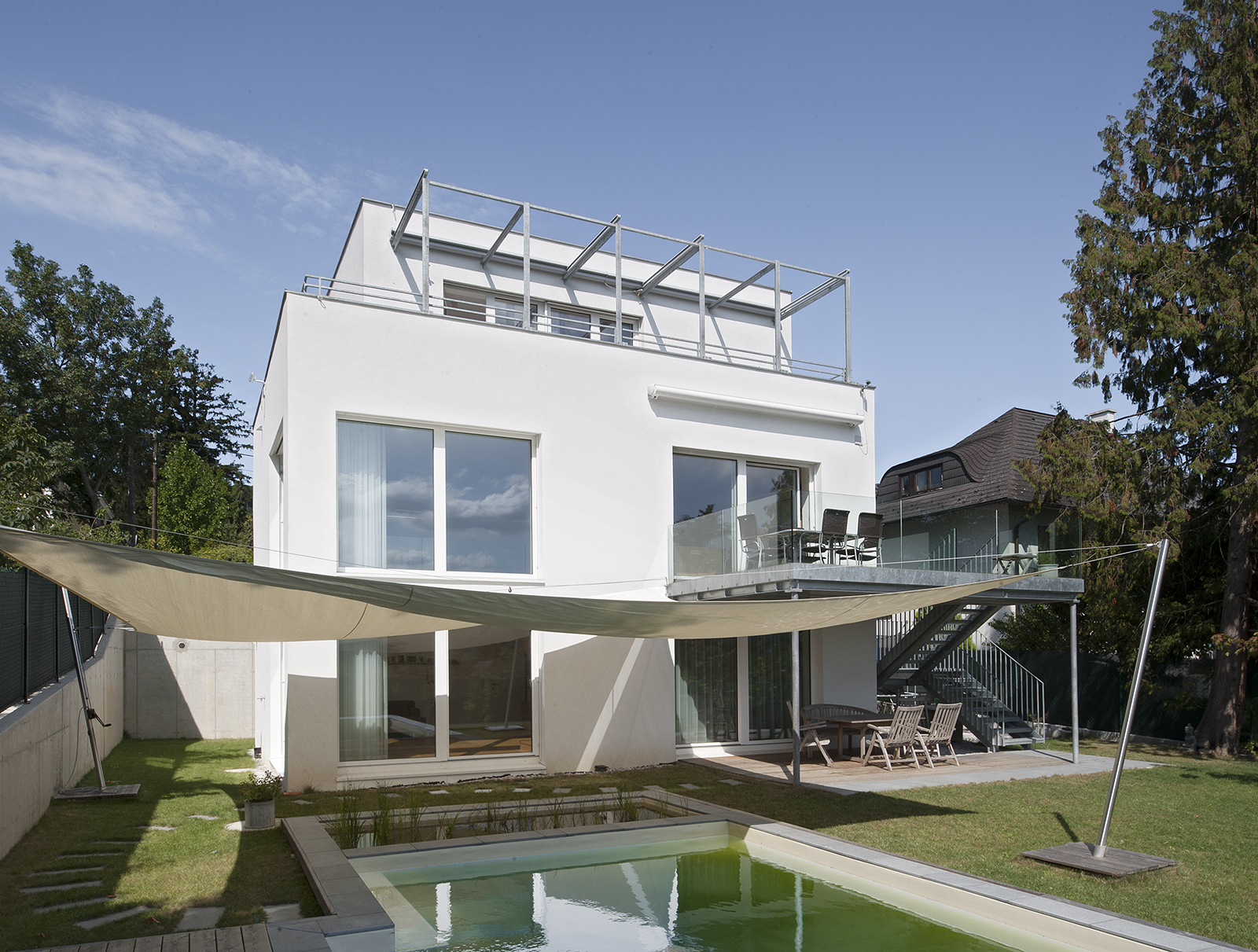 Suburban Villa in Penzing, Vienna by Abendroth Architekten, Vienna ...