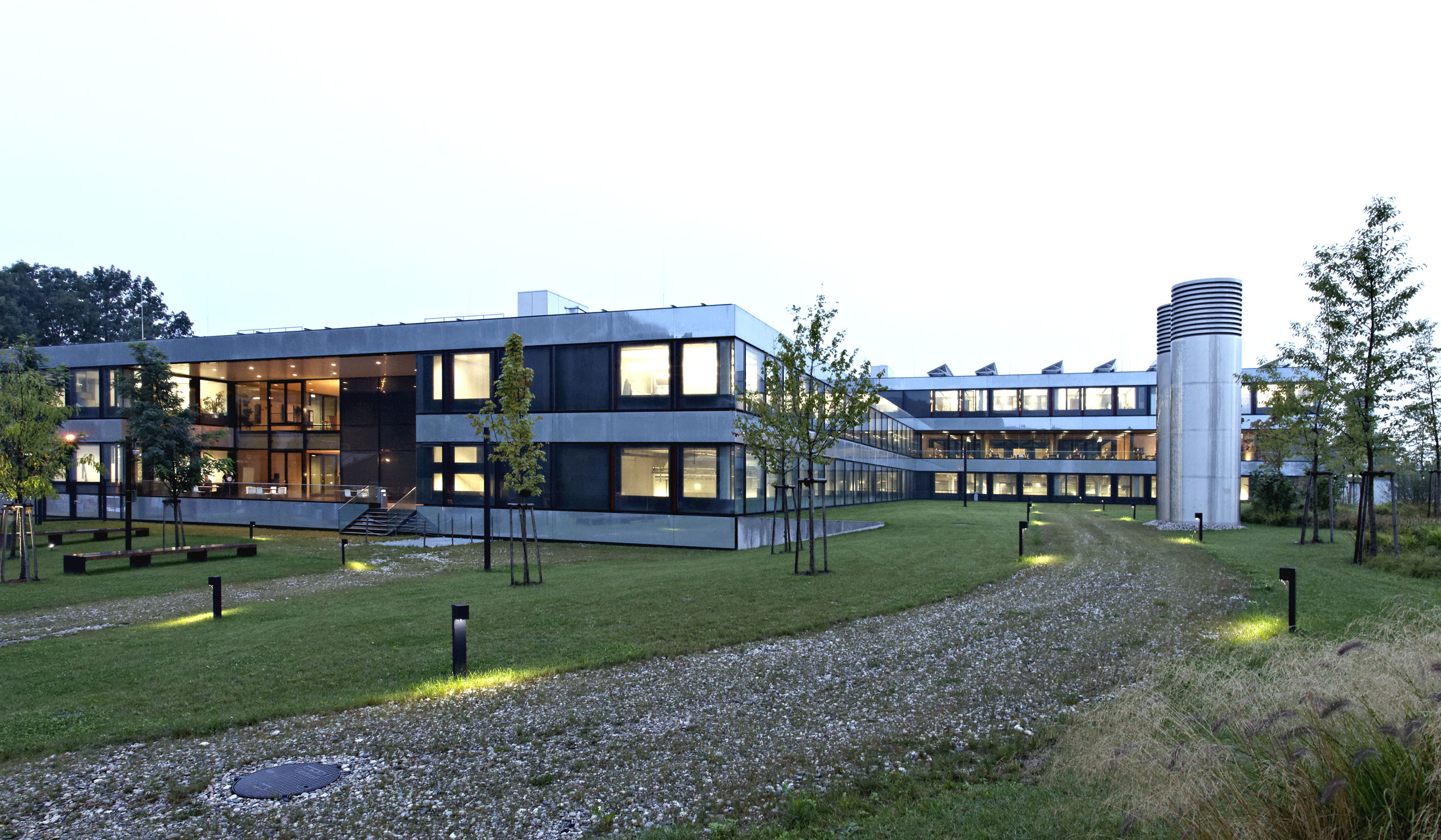 KPMG office building by schneider+schumacher / Frankfurt - Vienna ...