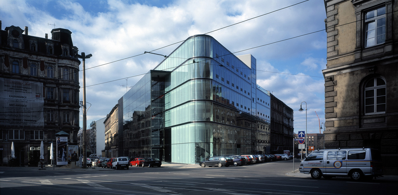 KPMG office building by schneider+schumacher / Frankfurt - Vienna ...
