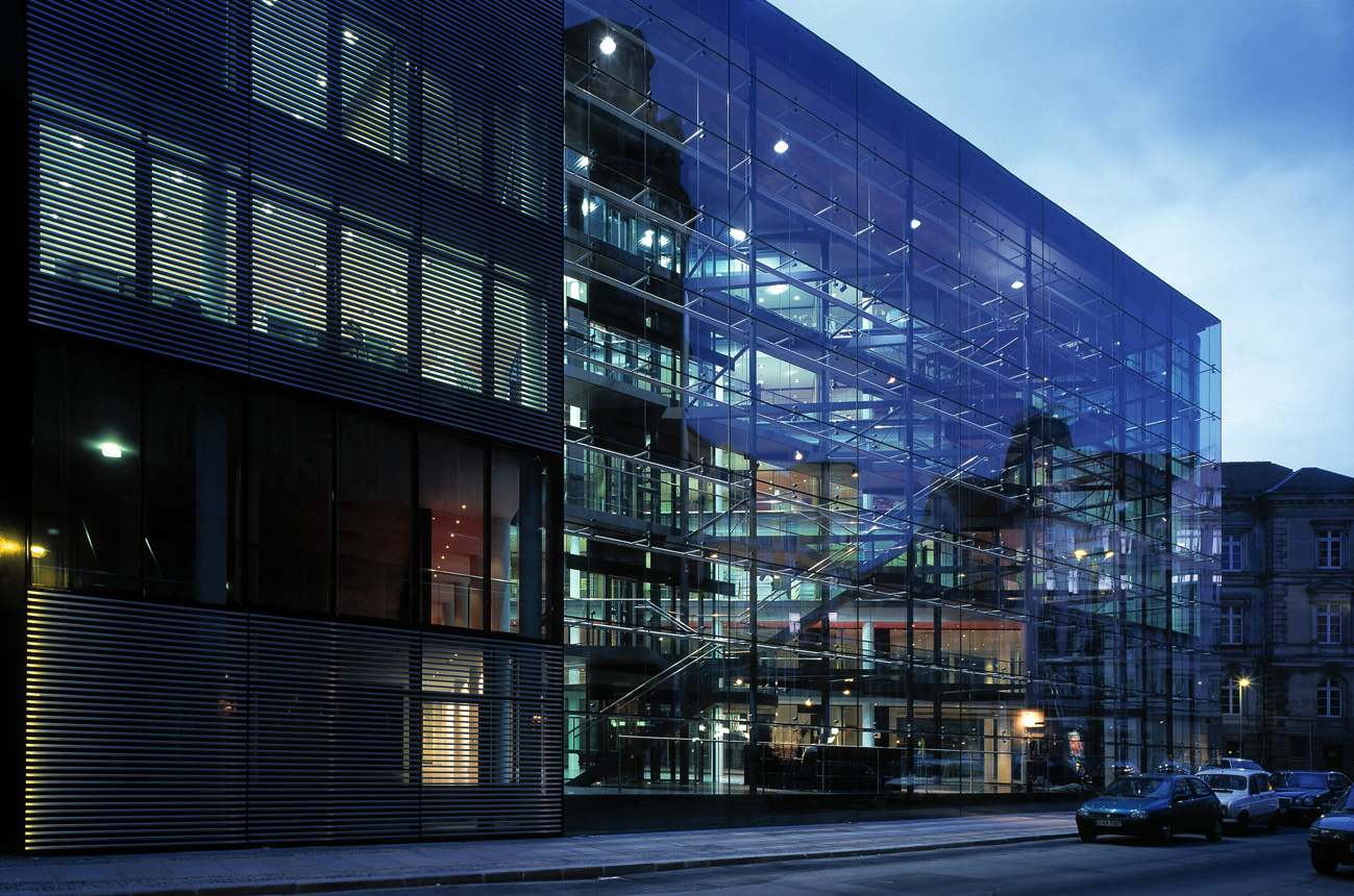 KPMG office building by schneider+schumacher / Frankfurt - Vienna ...