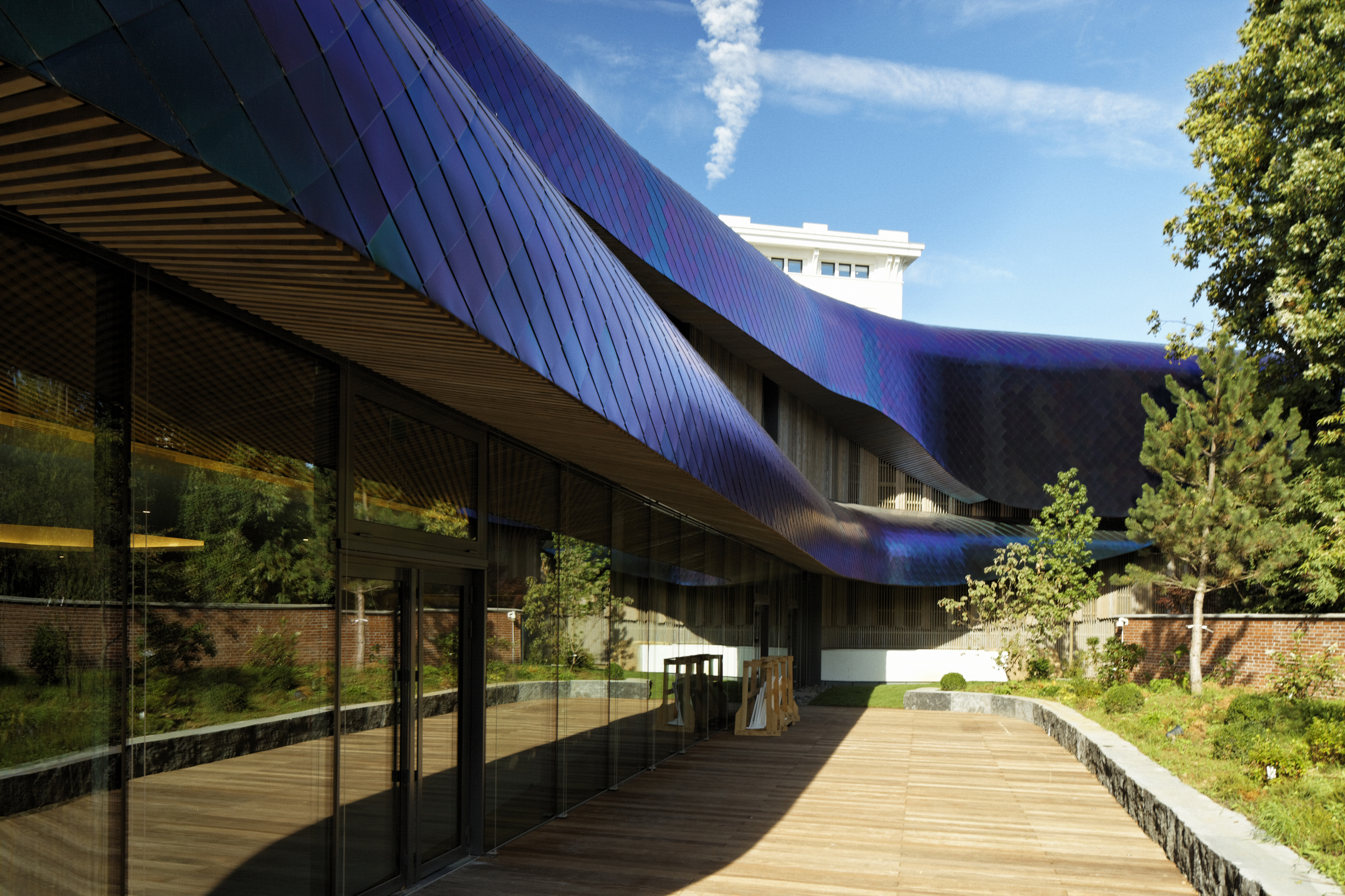 IN/OUT - The amenities wing and the new lobby by Jouin Manku and DTACC ...