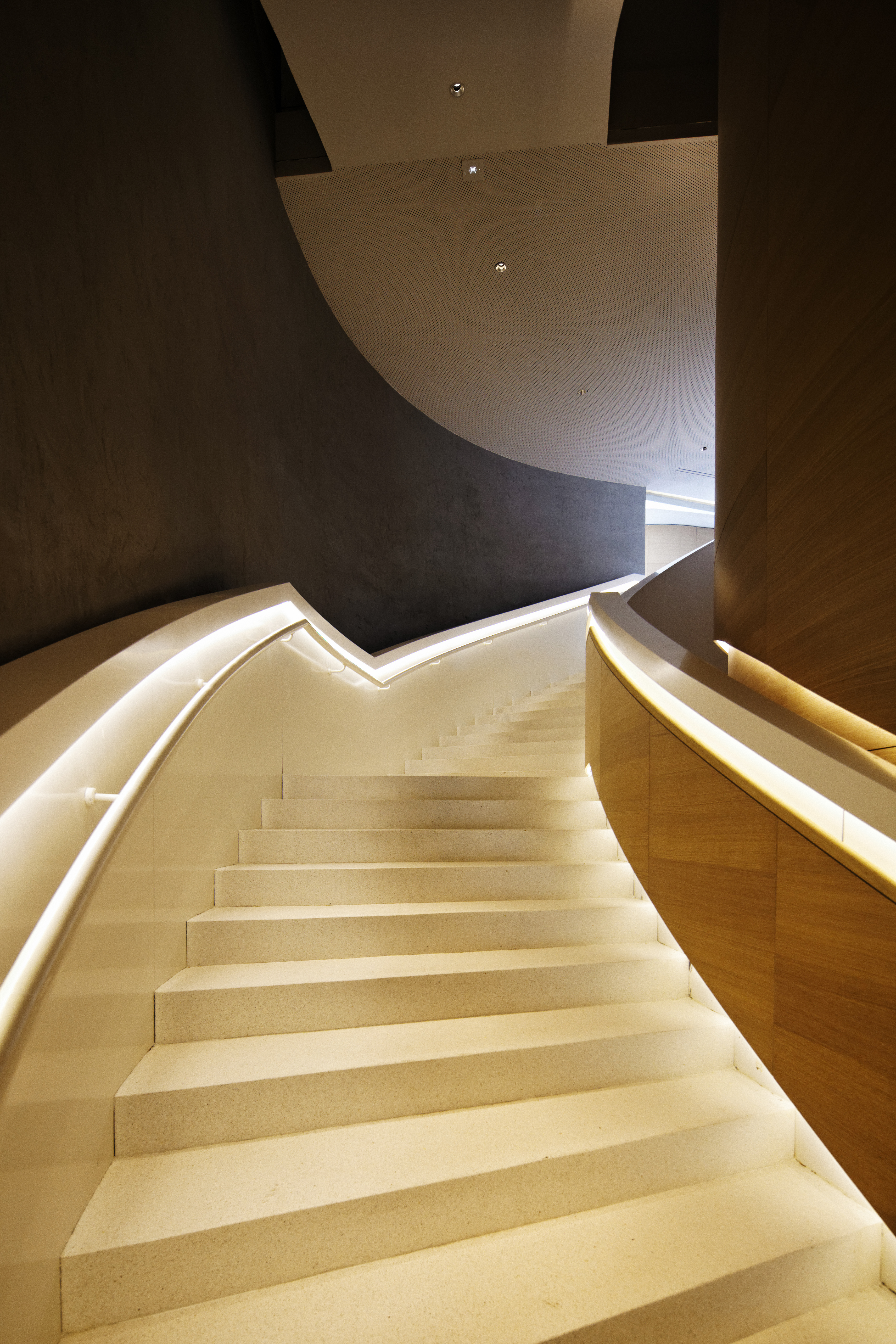 IN/OUT - The amenities wing and the new lobby by Jouin Manku and DTACC ...