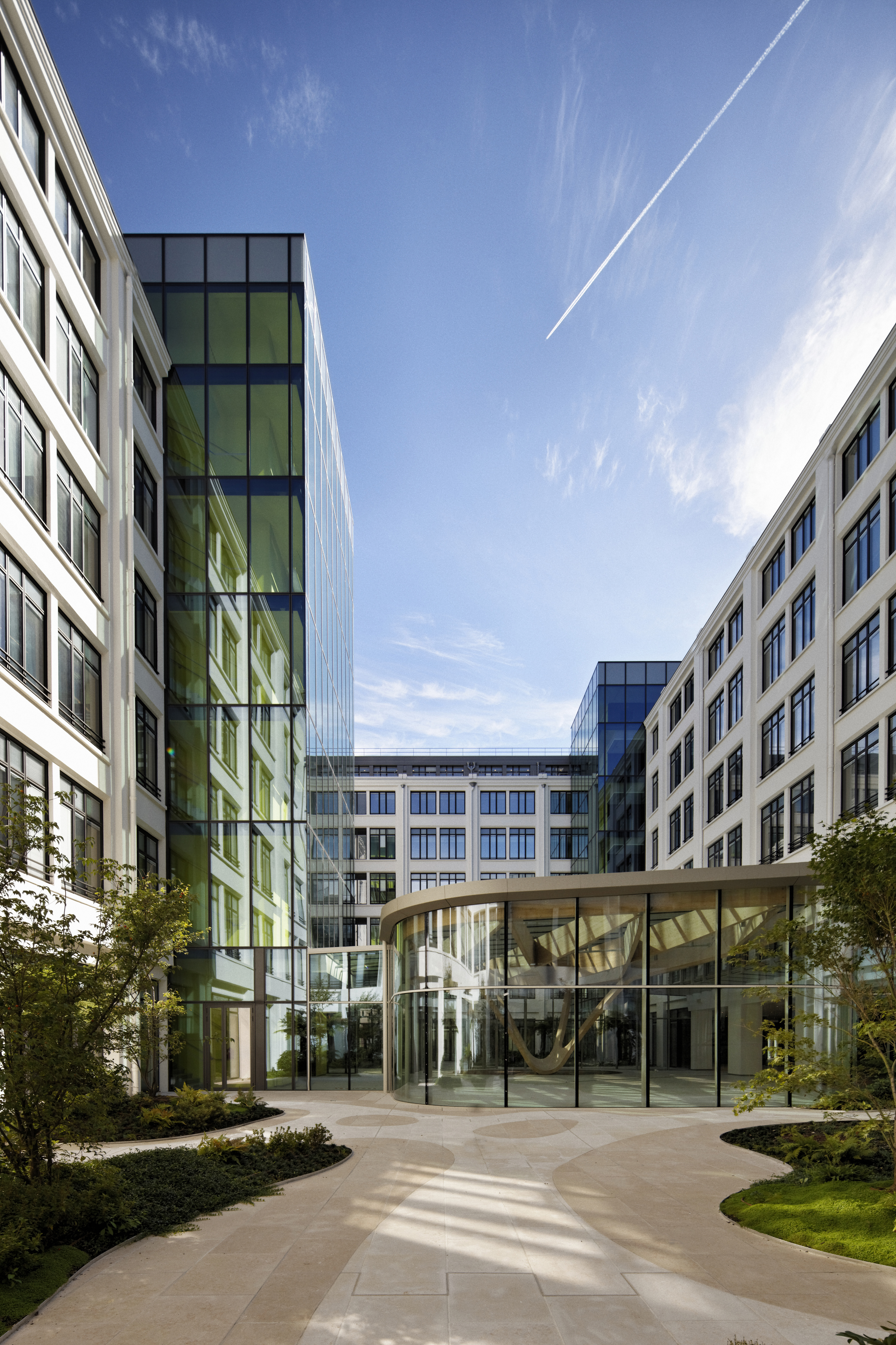 IN/OUT - The amenities wing and the new lobby by Jouin Manku and DTACC ...