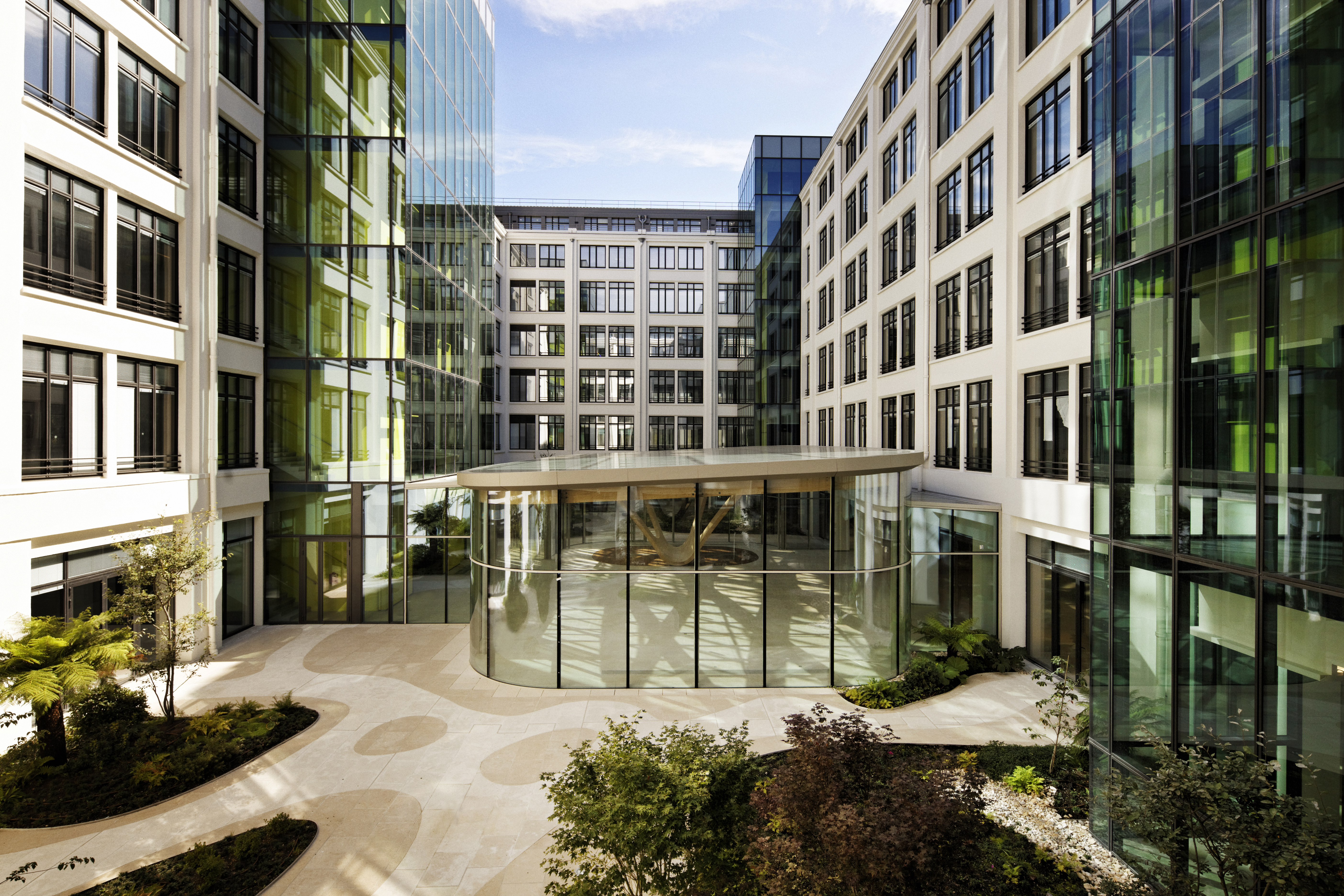 IN/OUT - The amenities wing and the new lobby by Jouin Manku and DTACC ...