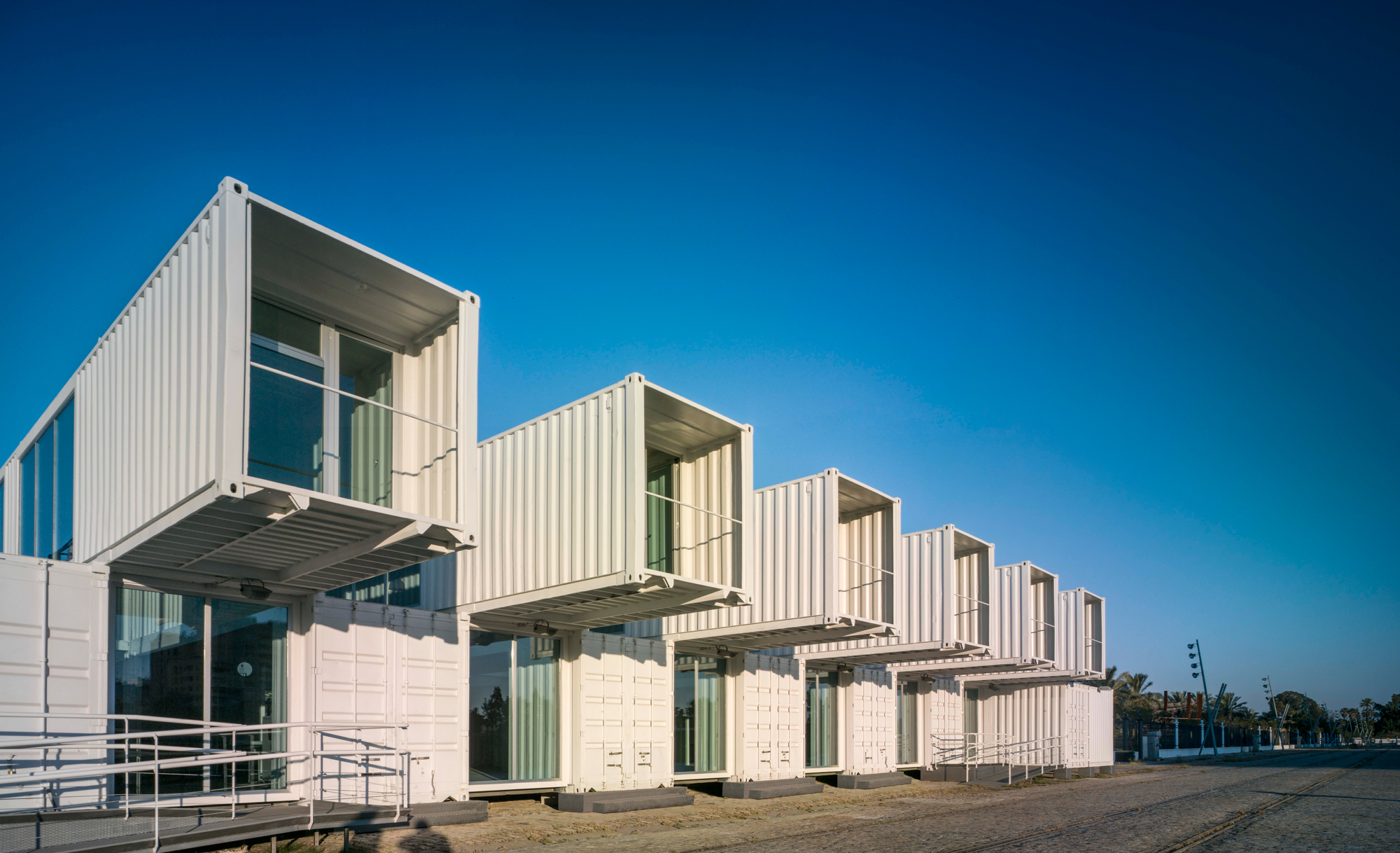Cruise Ship Terminal in the Port of Seville by Hombre de Piedra + Buró4 ...
