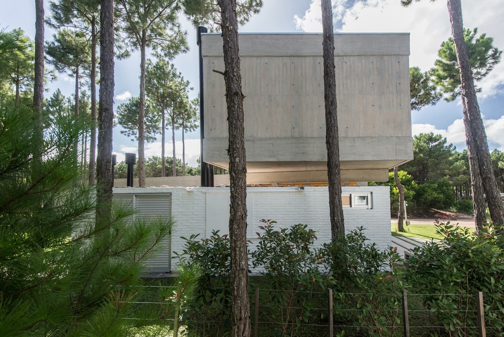 Batin House by Estudio Galera - Architizer