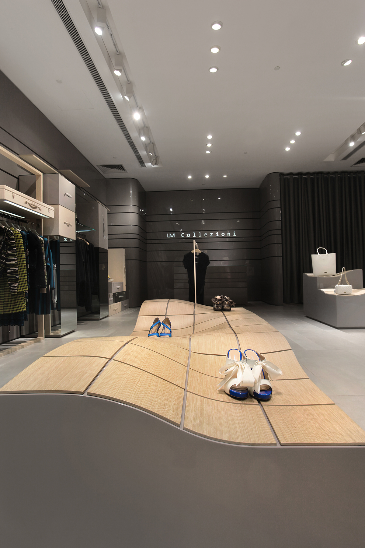 UM Collezioni Female Top Fashion Multi- brand Store by AS Design ...