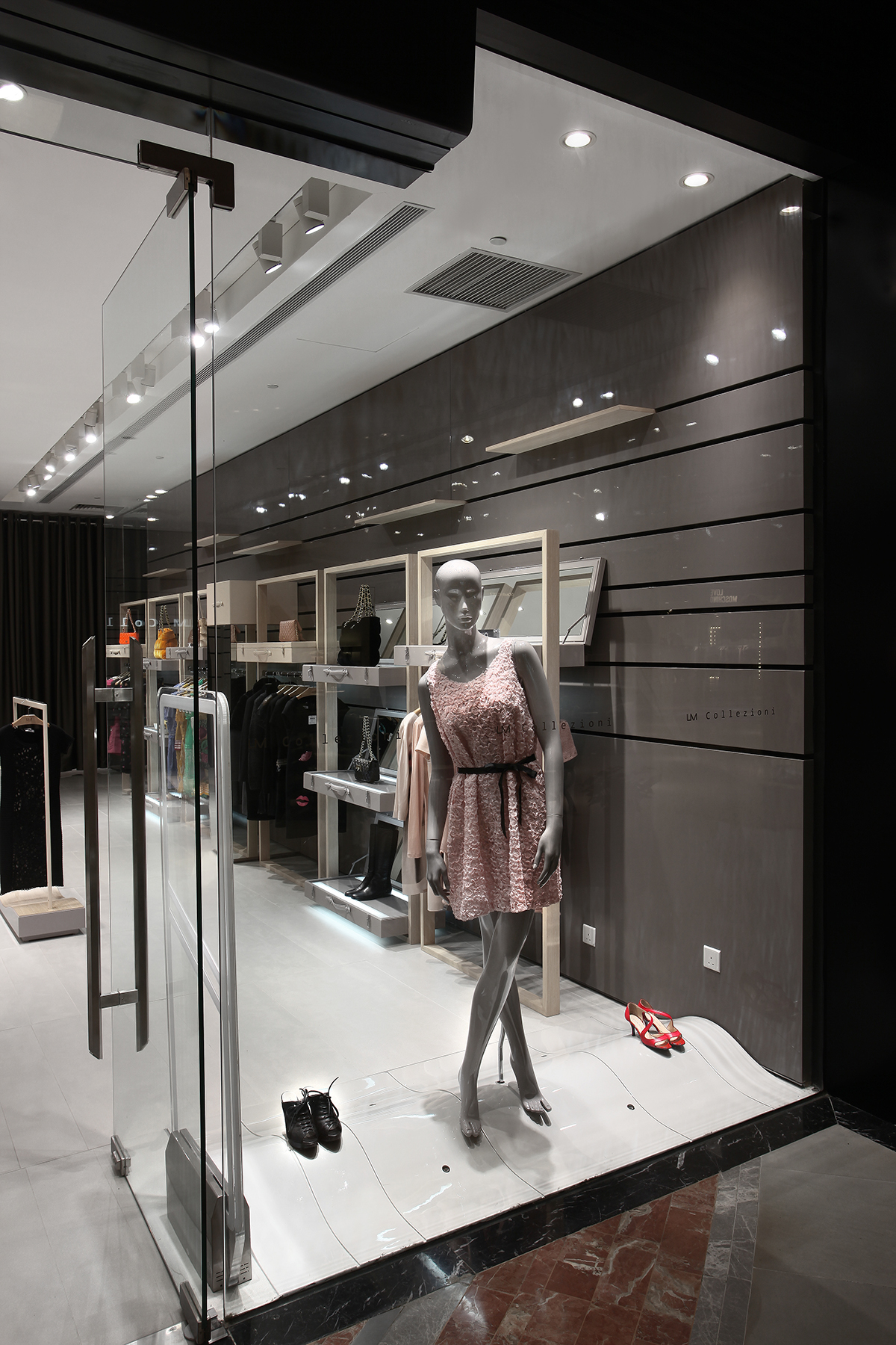 UM Collezioni Female Top Fashion Multi- brand Store by AS Design ...