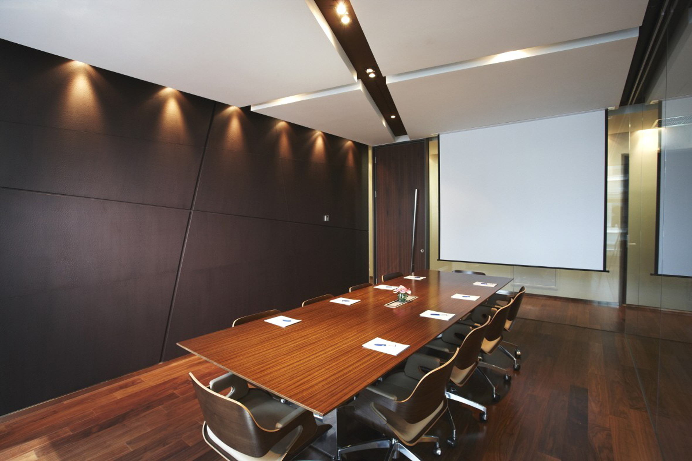 Regus Center One by D&P Associates - Architizer