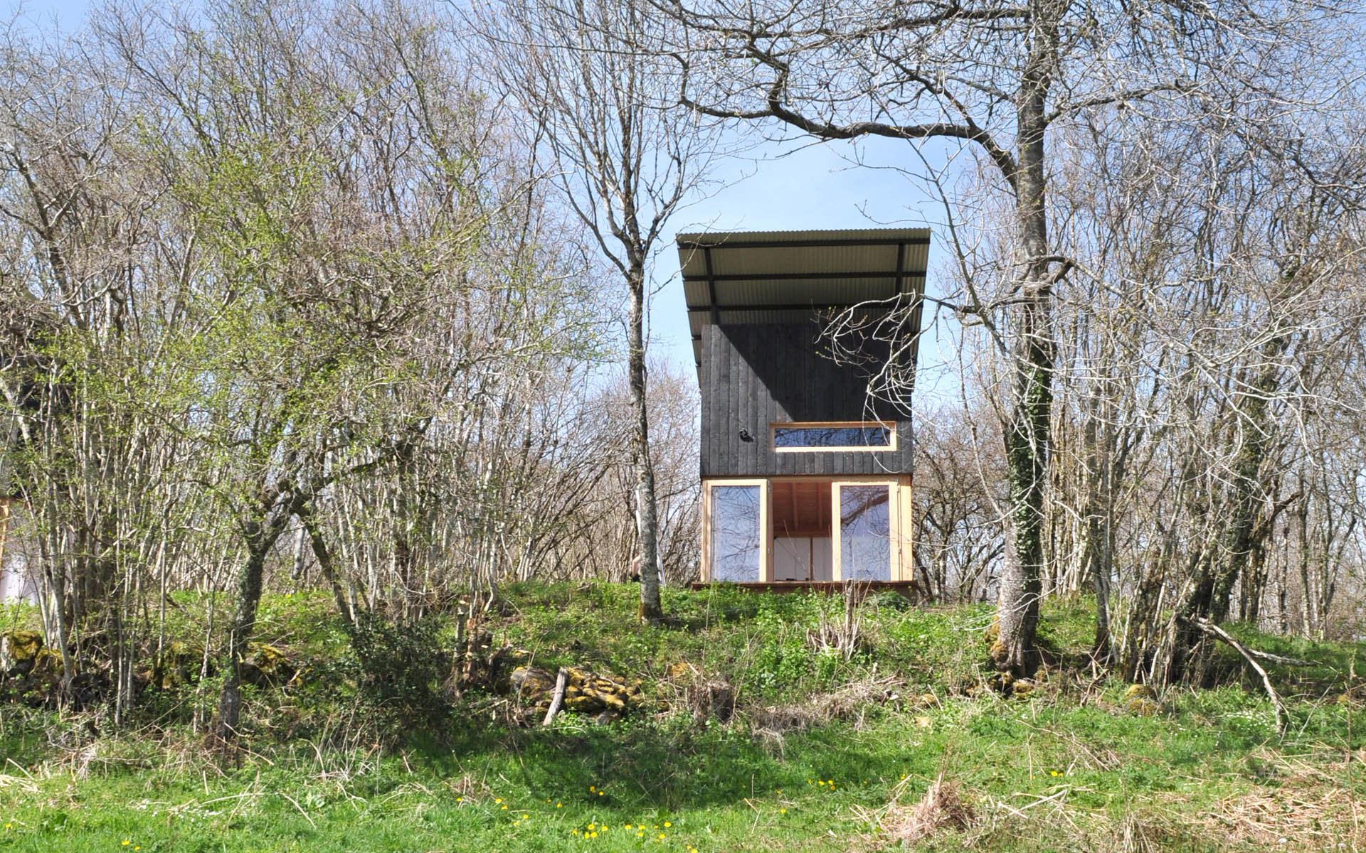 cabane "latite" by le bois basalte - Architizer