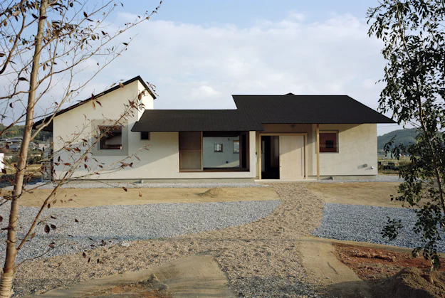 Deep Overhangs: 8 Japanese Homes With Elegant Extended Eaves