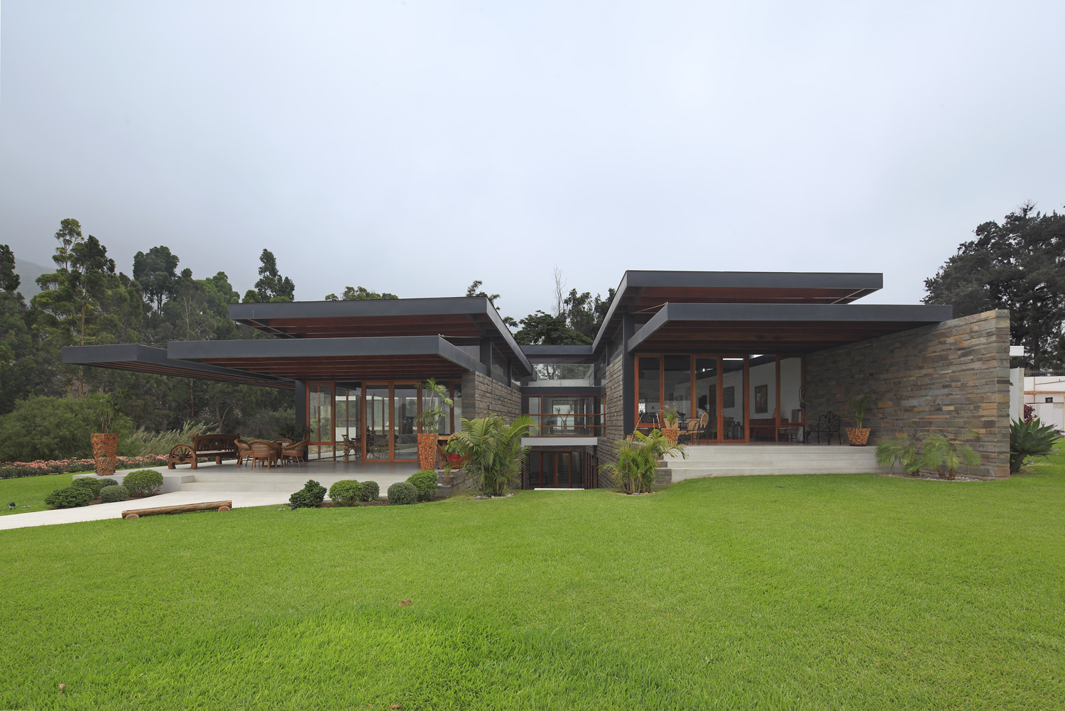 Fan House by Seinfeld Arquitectos - Architizer