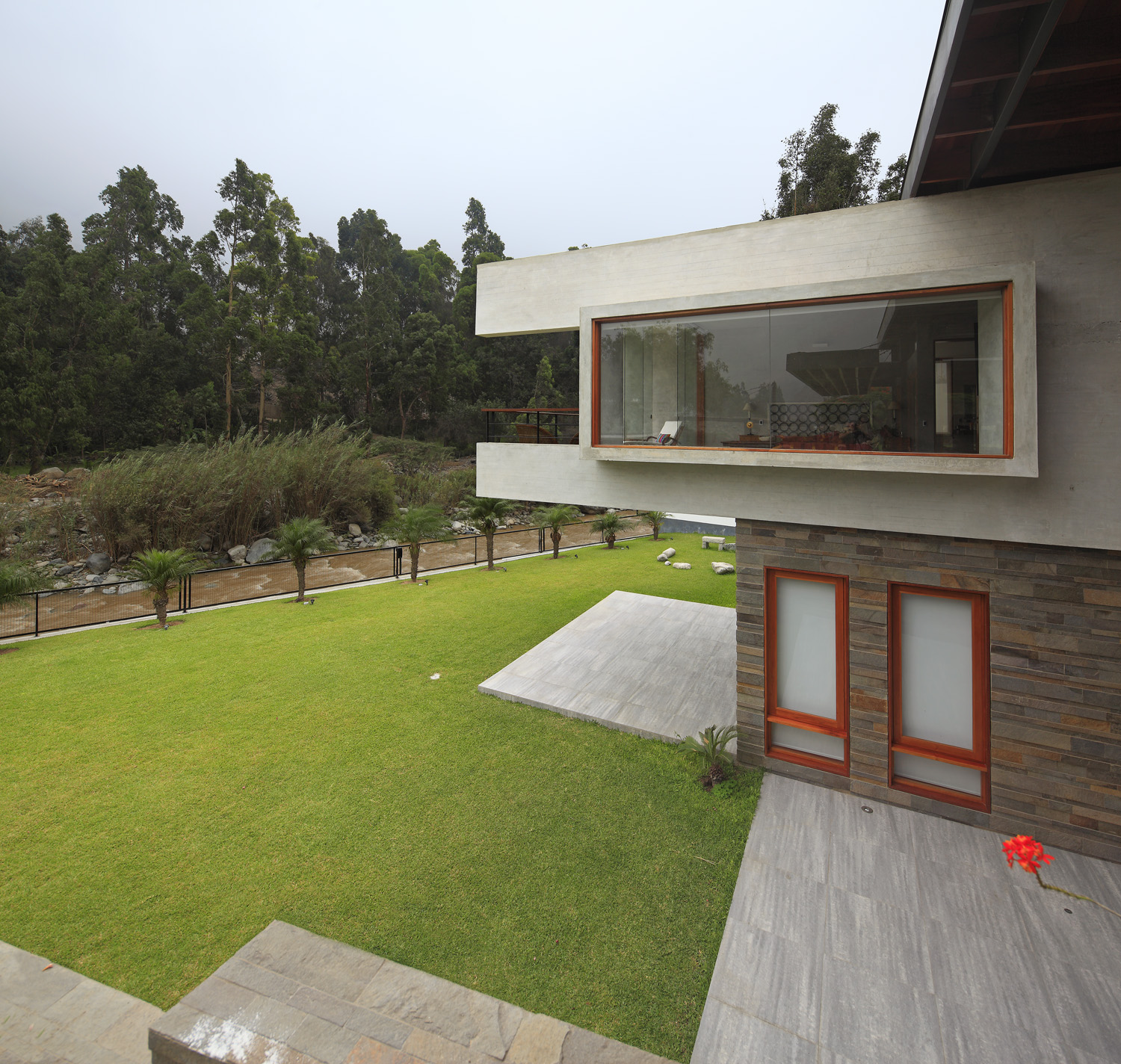 Fan House by Seinfeld Arquitectos - Architizer