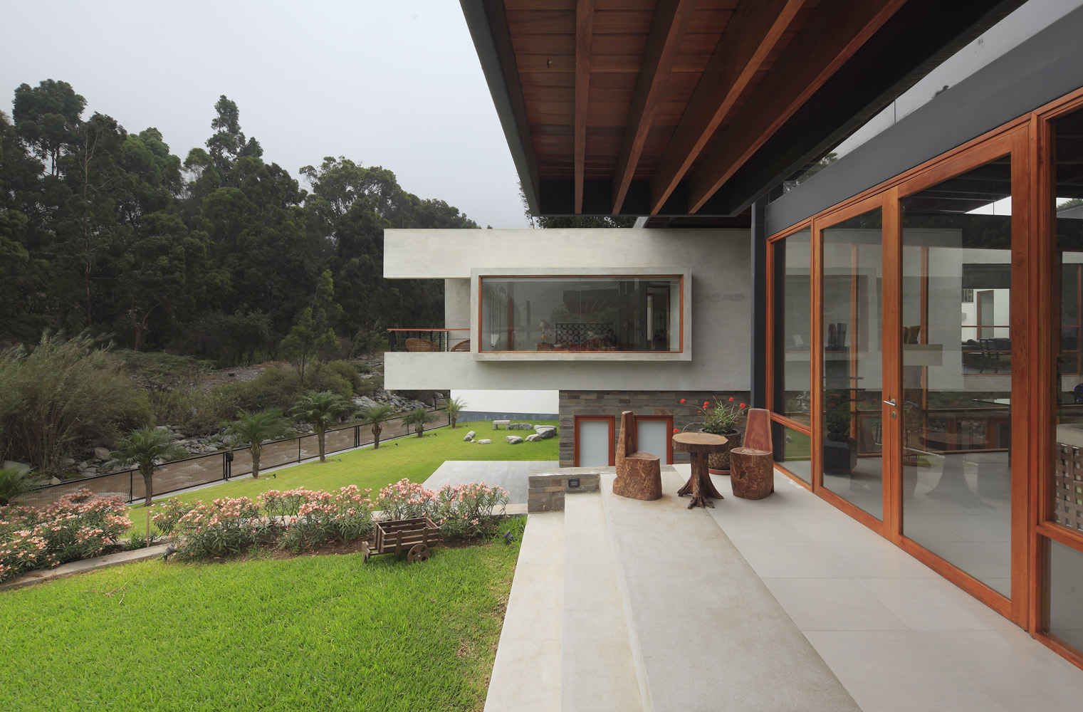 Fan House by Seinfeld Arquitectos - Architizer