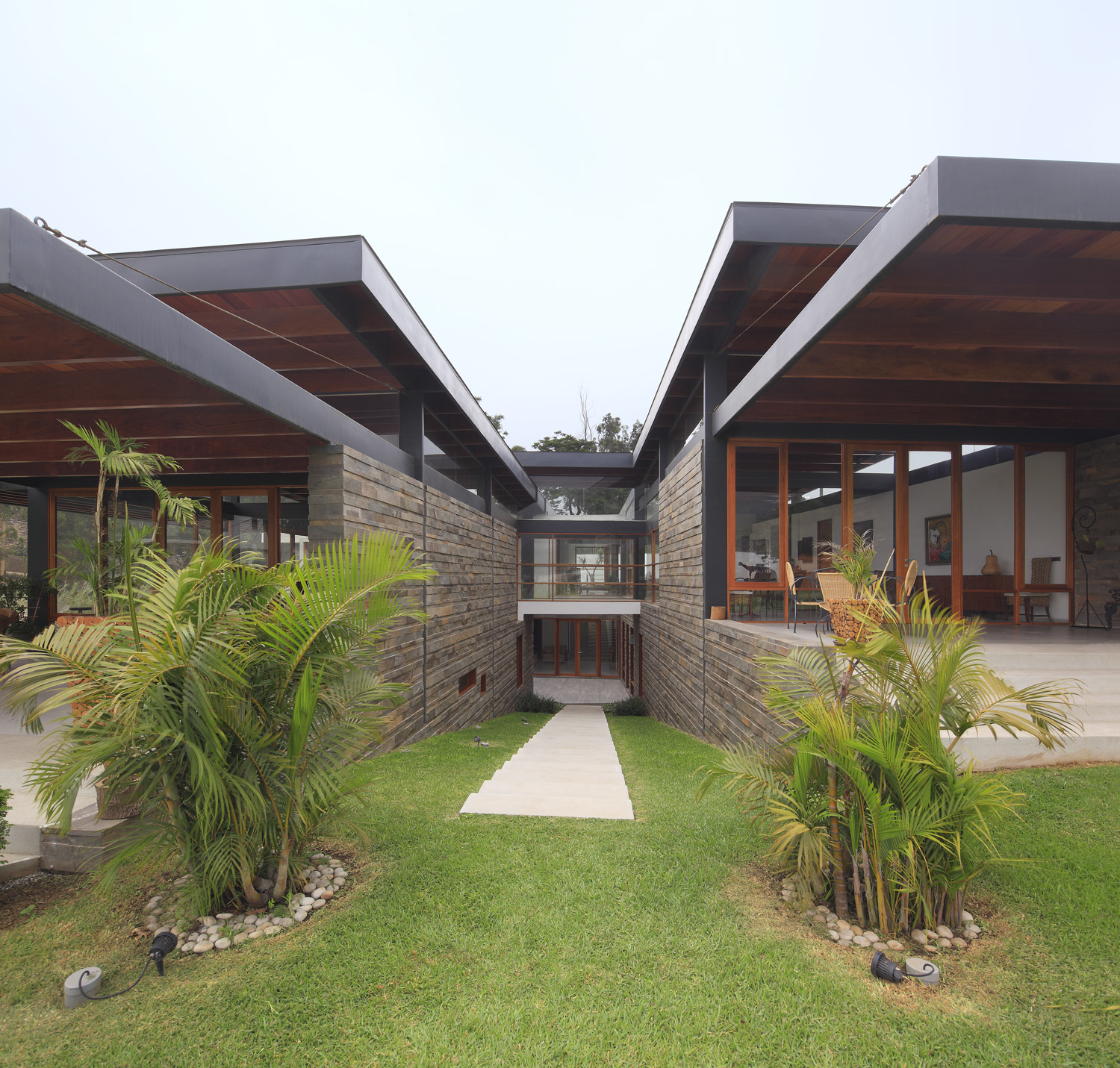 Fan House by Seinfeld Arquitectos - Architizer