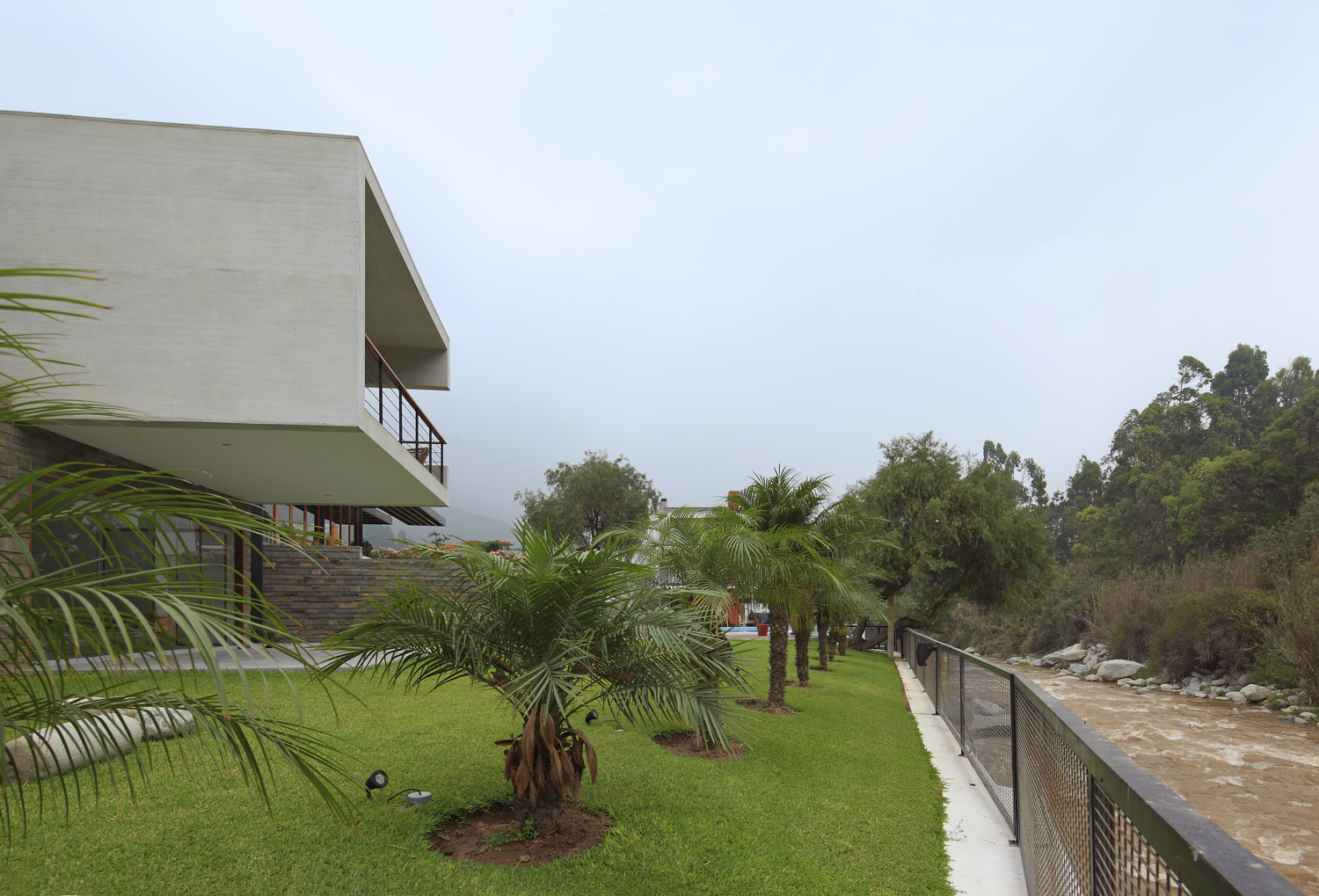 Fan House by Seinfeld Arquitectos - Architizer