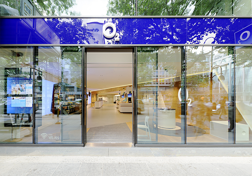 O2 Concept Store Berlin by hartmannvonsiebenthal the brand experience ...