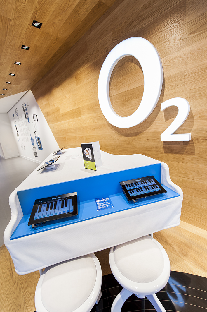 O2 Concept Store Berlin by hartmannvonsiebenthal the brand experience ...