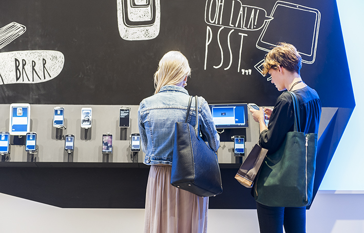 O2 Concept Store Berlin by hartmannvonsiebenthal the brand experience ...