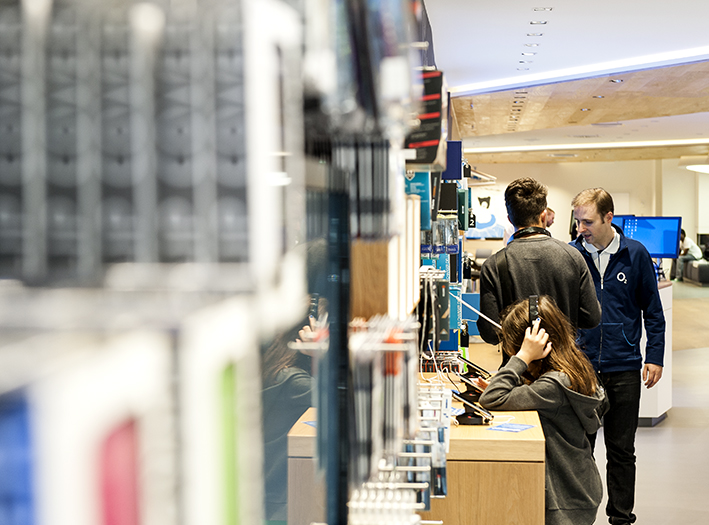 O2 Concept Store Berlin by hartmannvonsiebenthal the brand experience ...