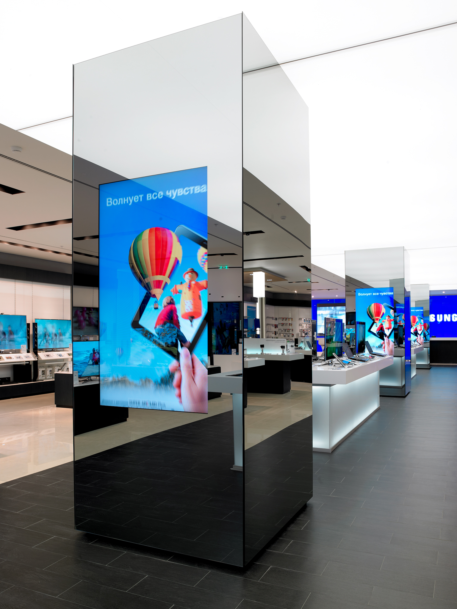 SAMSUNG Flagship Store Moscow by hartmannvonsiebenthal the brand ...