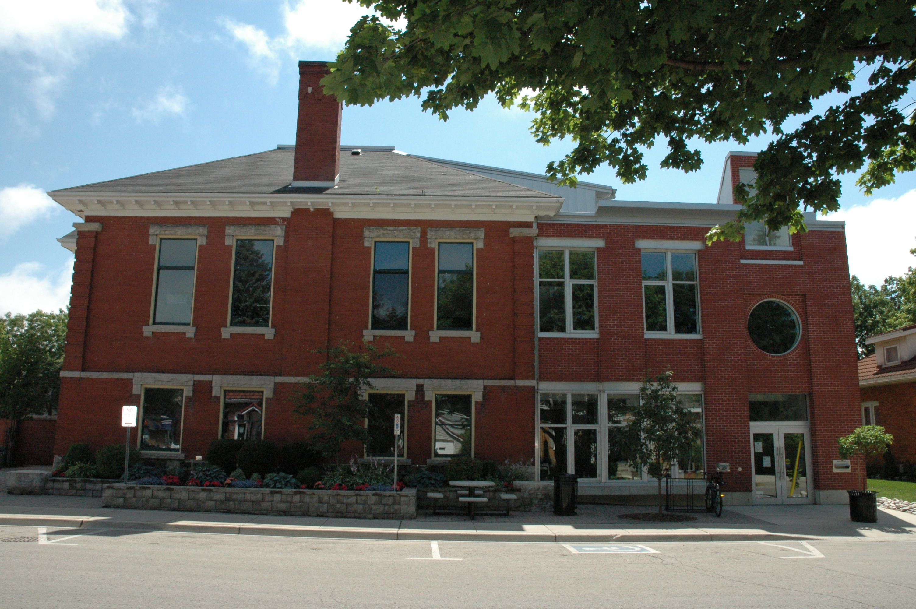 Bruce County Library, Port Elgin Branch by GM Diemert Architect Inc ...