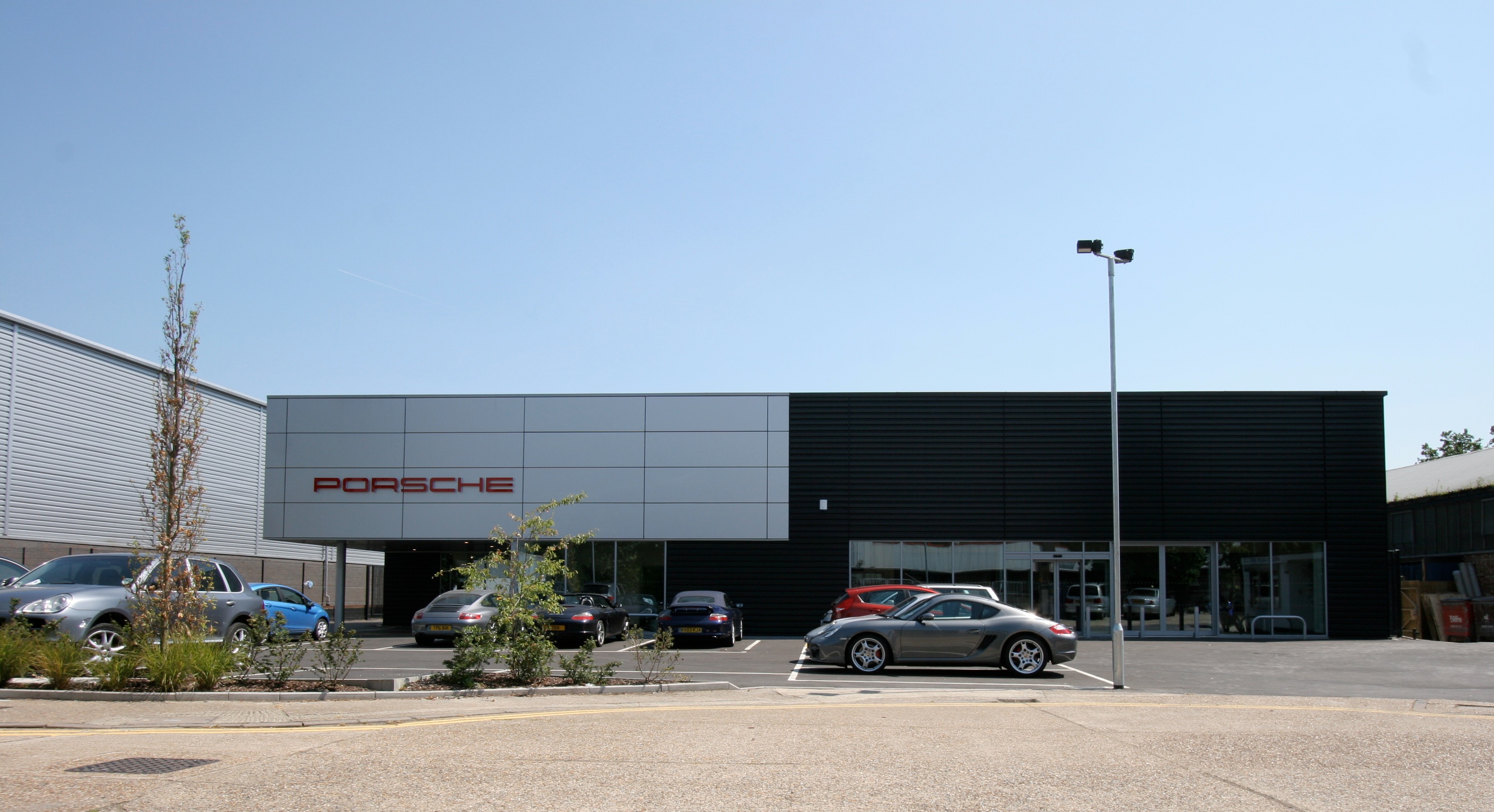 Idea 836478: Porsche Car Showroom by LDA (Architects) Ltd in Byfleet ...