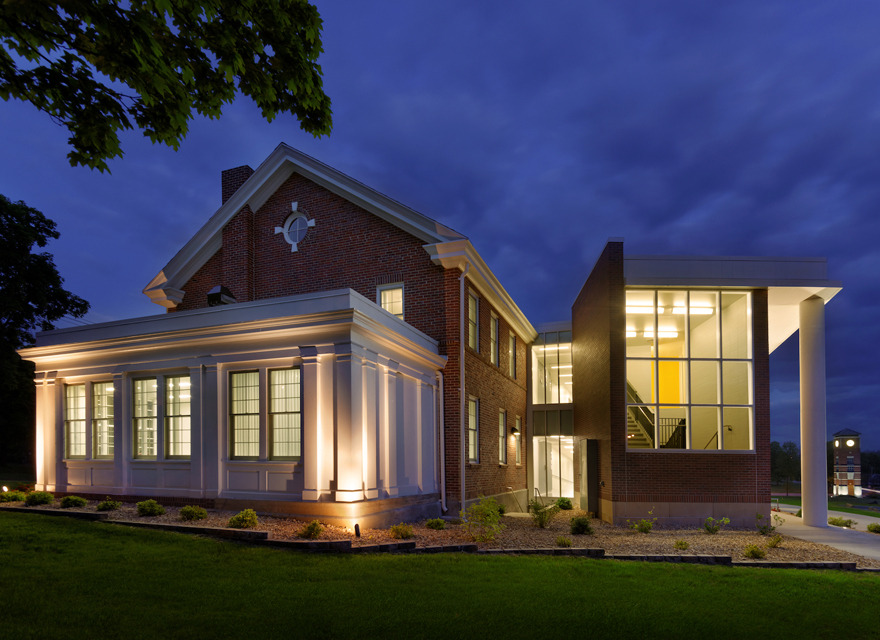 Davis-Harrington Welcome Center, Missouri State University by Dake ...