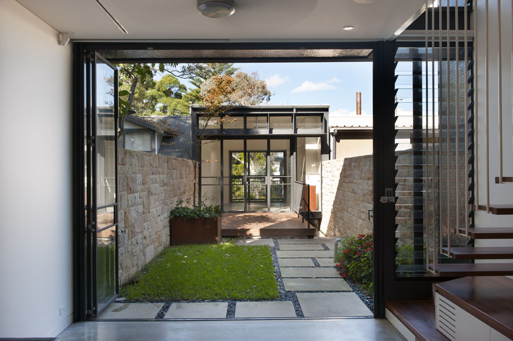 Upside-Down-Back-To-Front-House by Carter Williamson Peake Architects ...