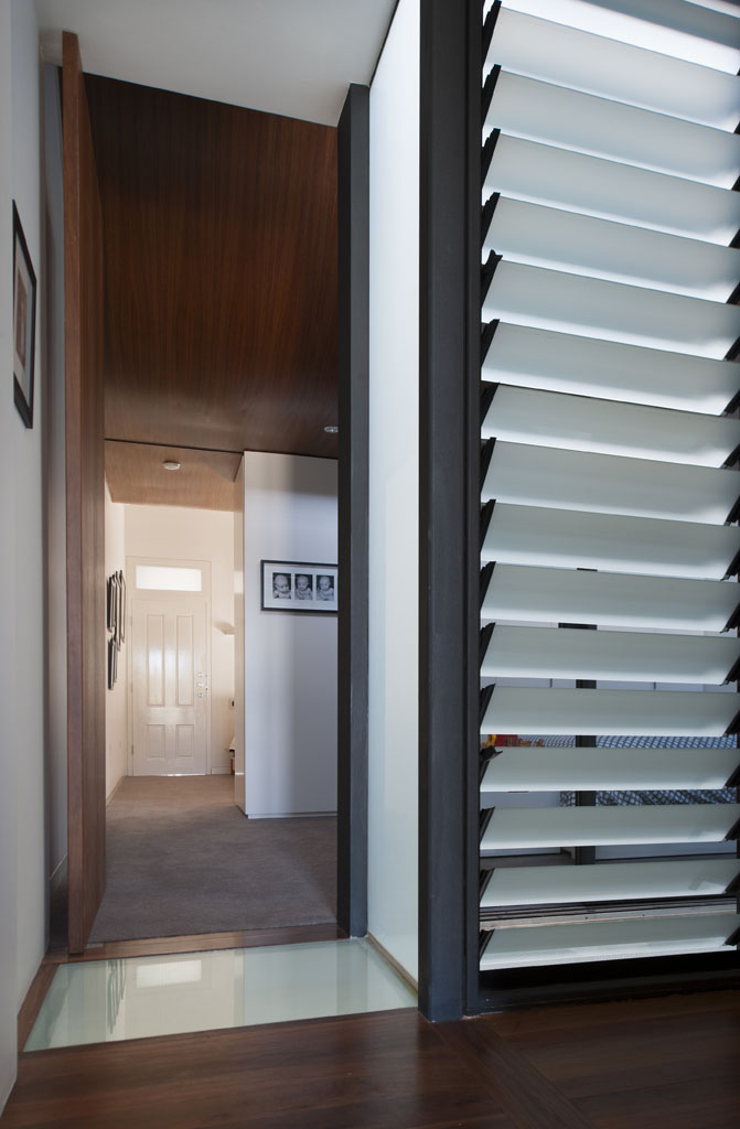 Upside-Down-Back-To-Front-House by Carter Williamson Peake Architects ...