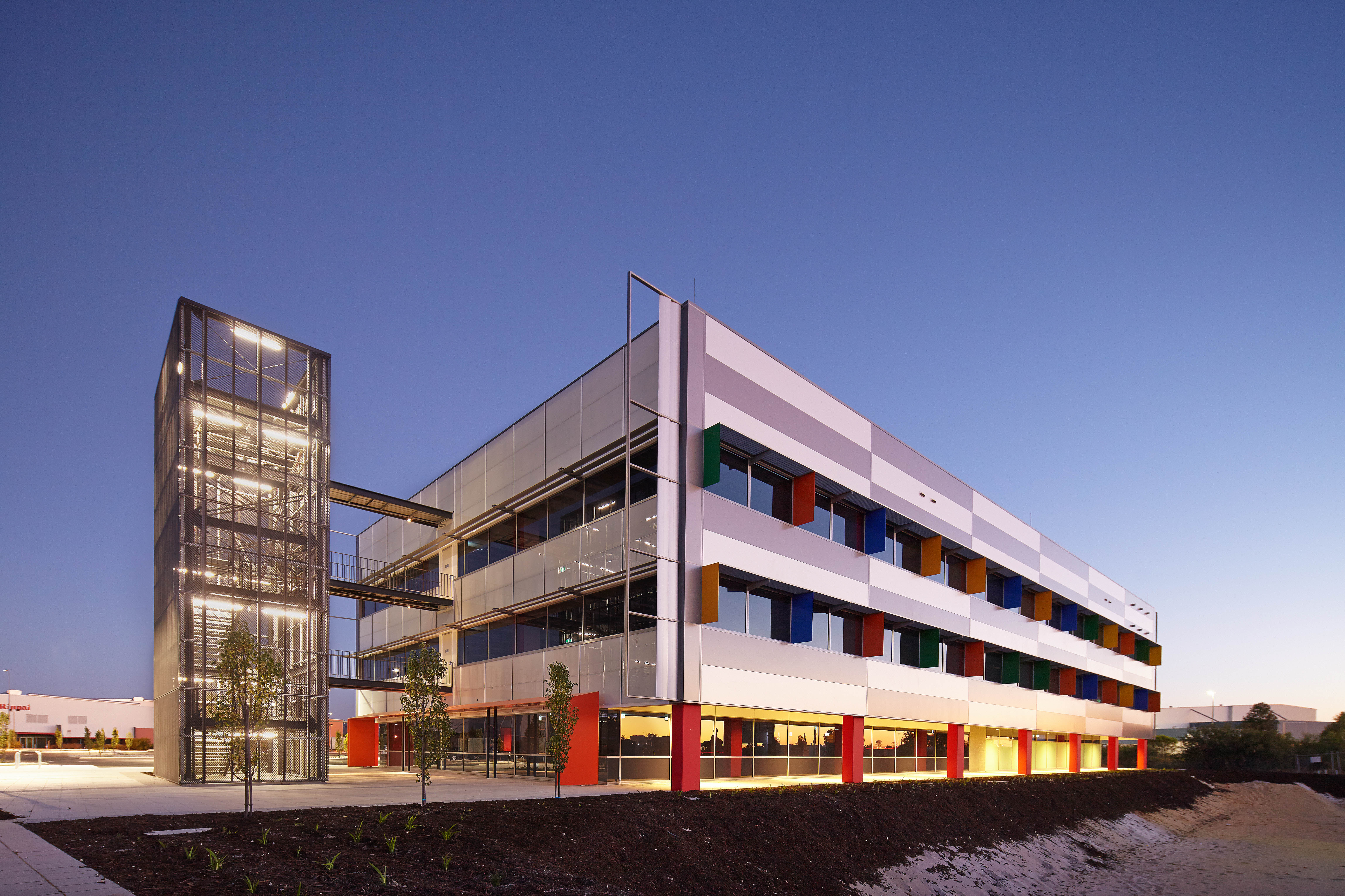 Australian Federal Police office at Perth Airport by DnA Architects ...