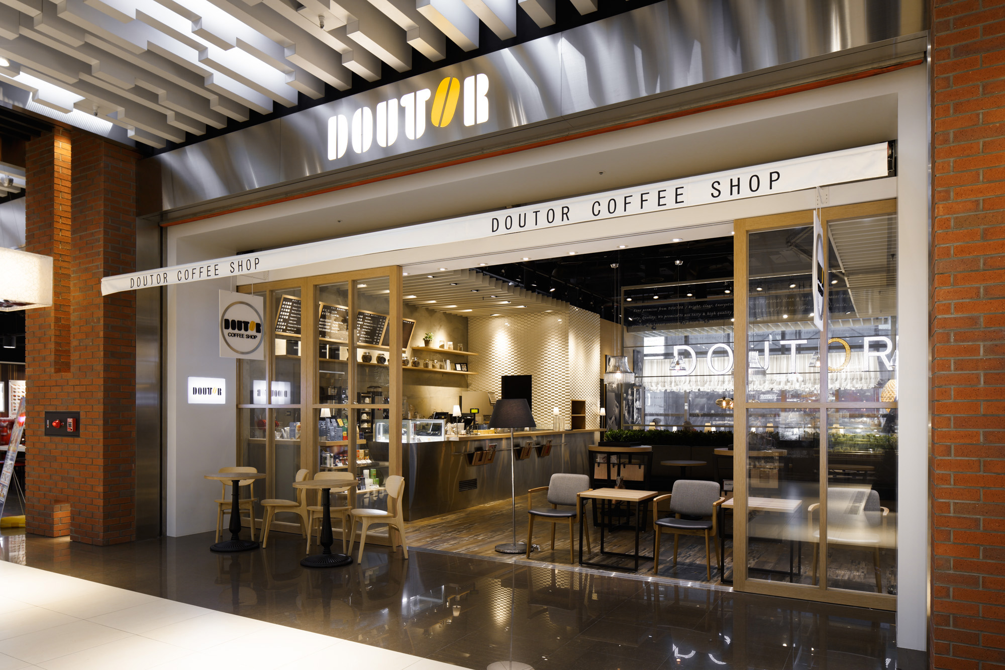 DOUTOR COFFEE SHOP by Kamio Design and Ichii Corporation - Architizer
