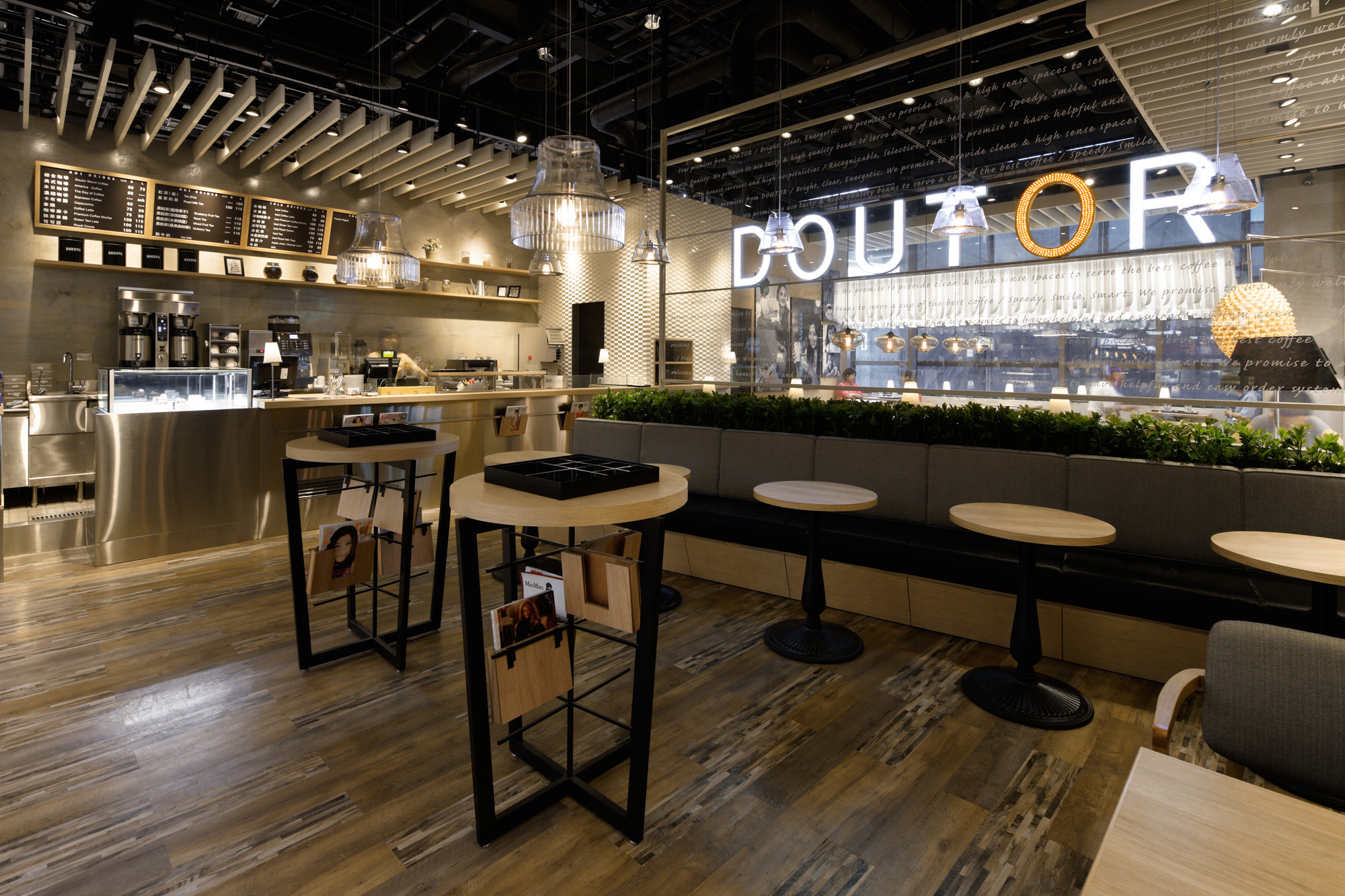 DOUTOR COFFEE SHOP by Kamio Design and Ichii Corporation - Architizer
