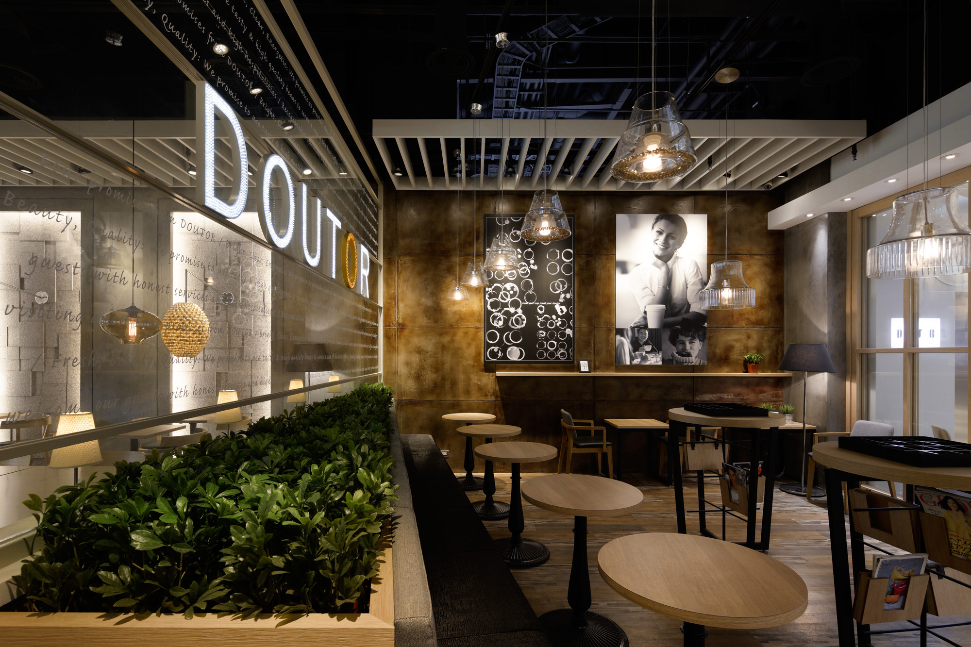DOUTOR COFFEE SHOP by Kamio Design and Ichii Corporation - Architizer