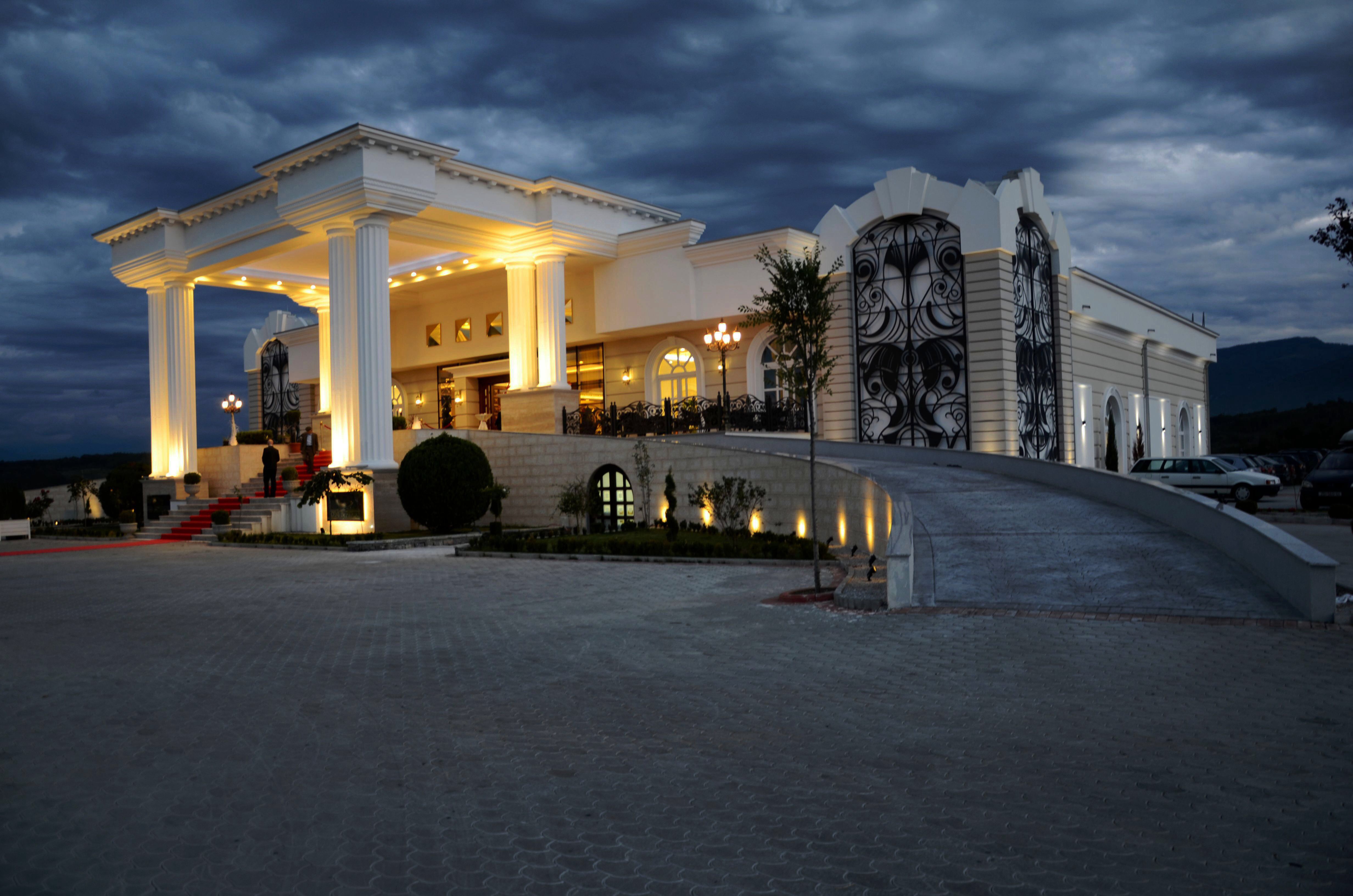 Xeni Imperial by SHKAMBCONSTUDIO - Architizer