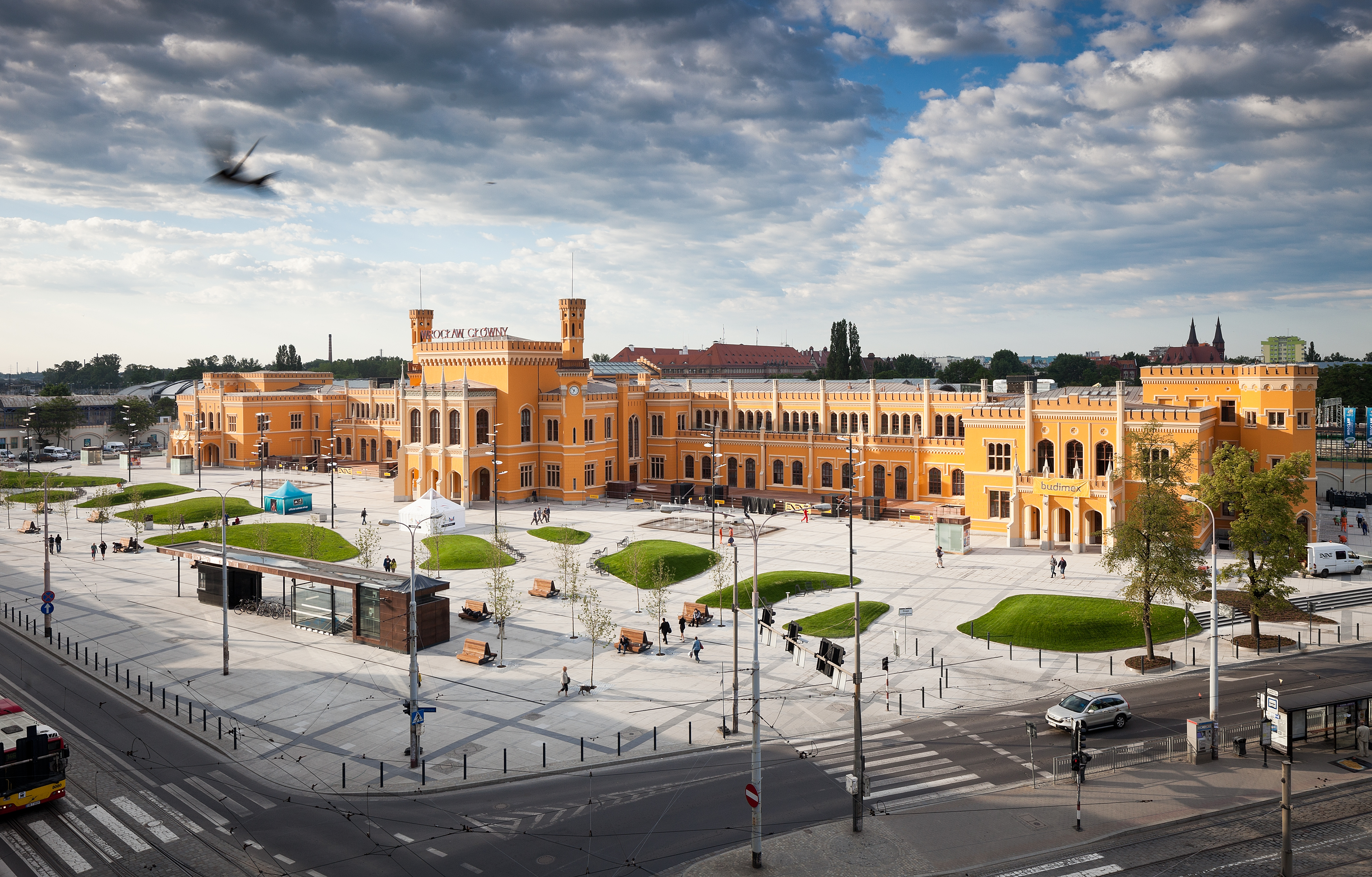 Extension and Refurbishment of the Main Train Station In Wroclaw by ...